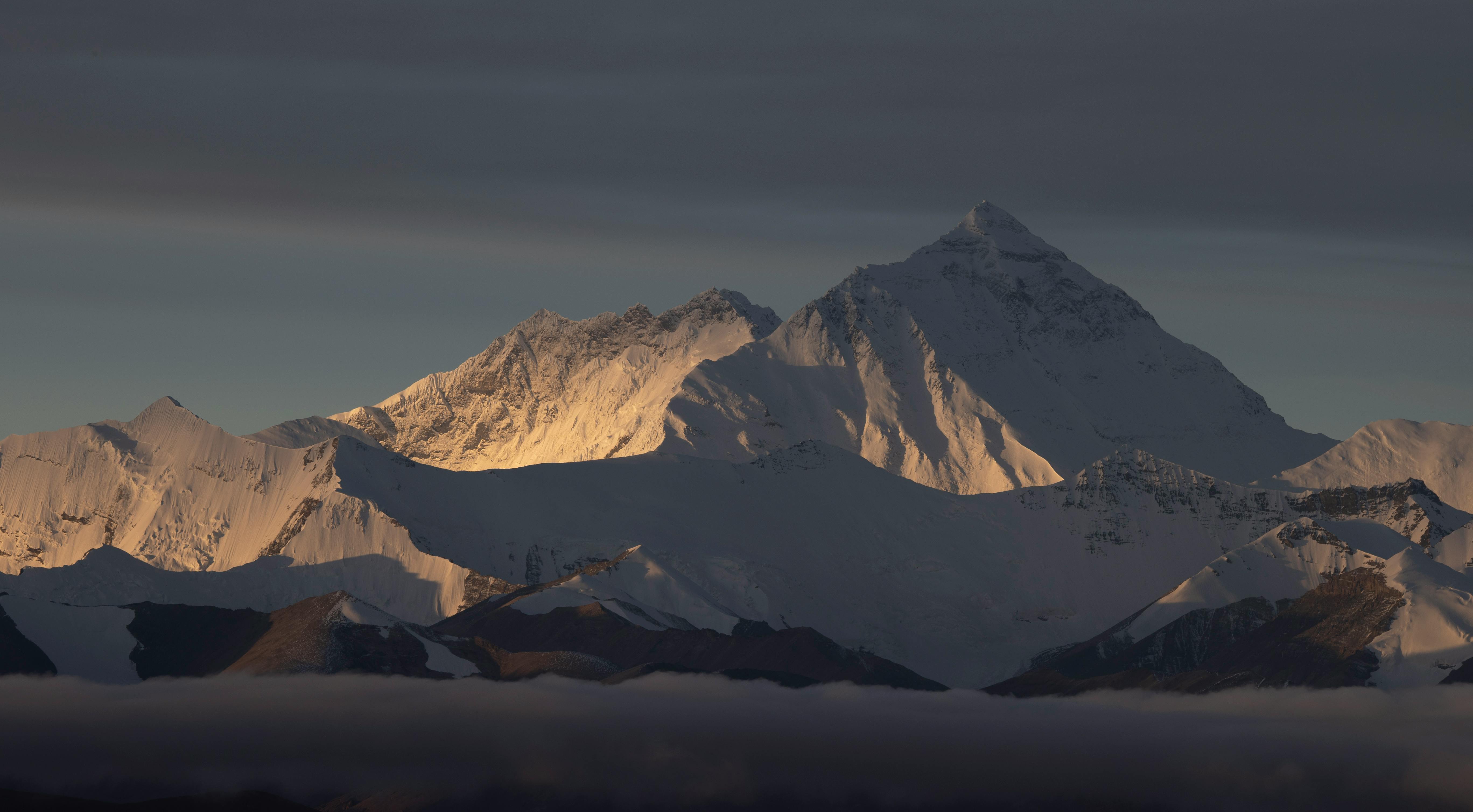 Sunlight on Mount Everest in Tibet's Himalayas · Free Stock Photo