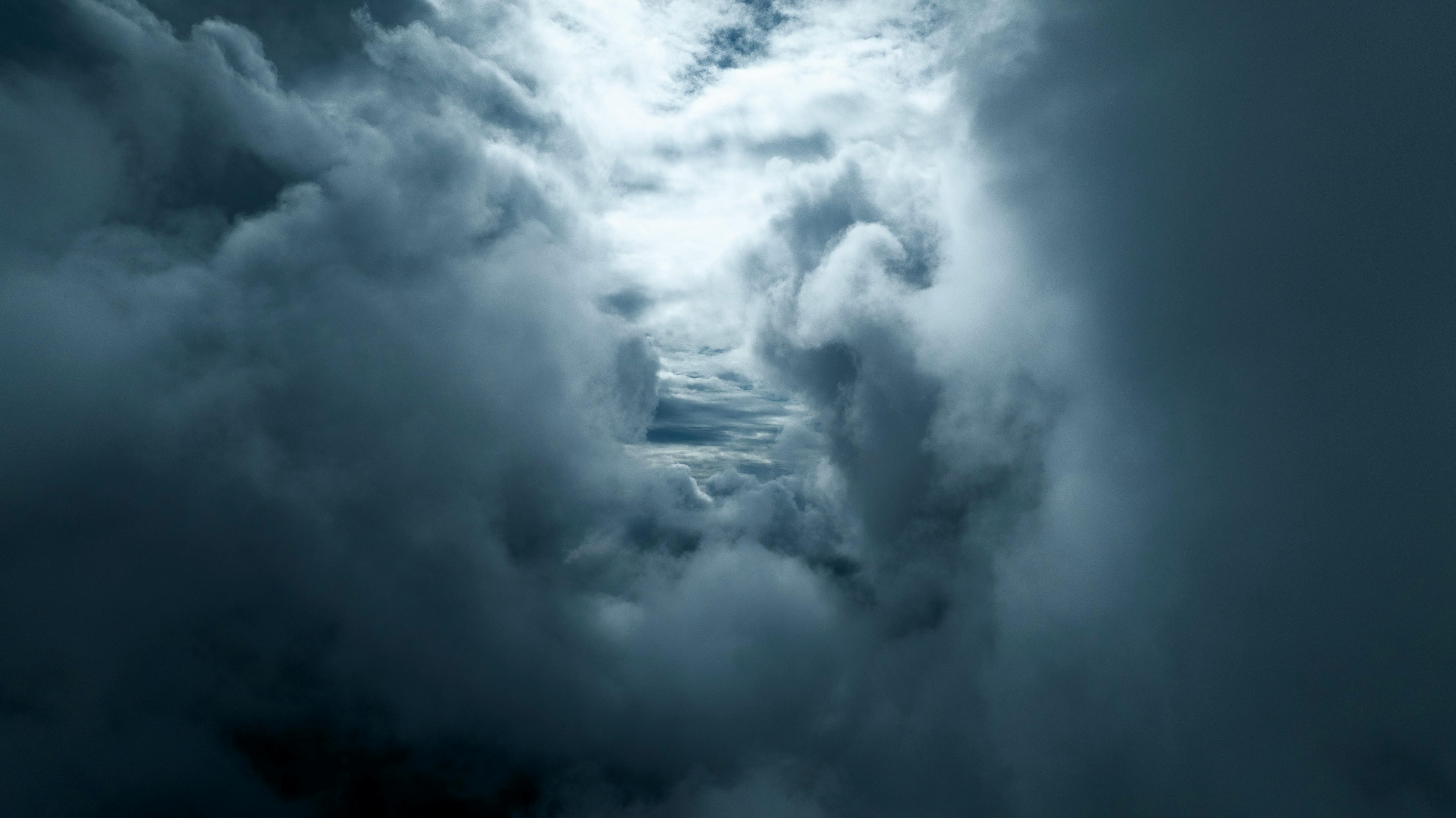 Dramatic Cloudscape Overhead Sky View · Free Stock Photo
