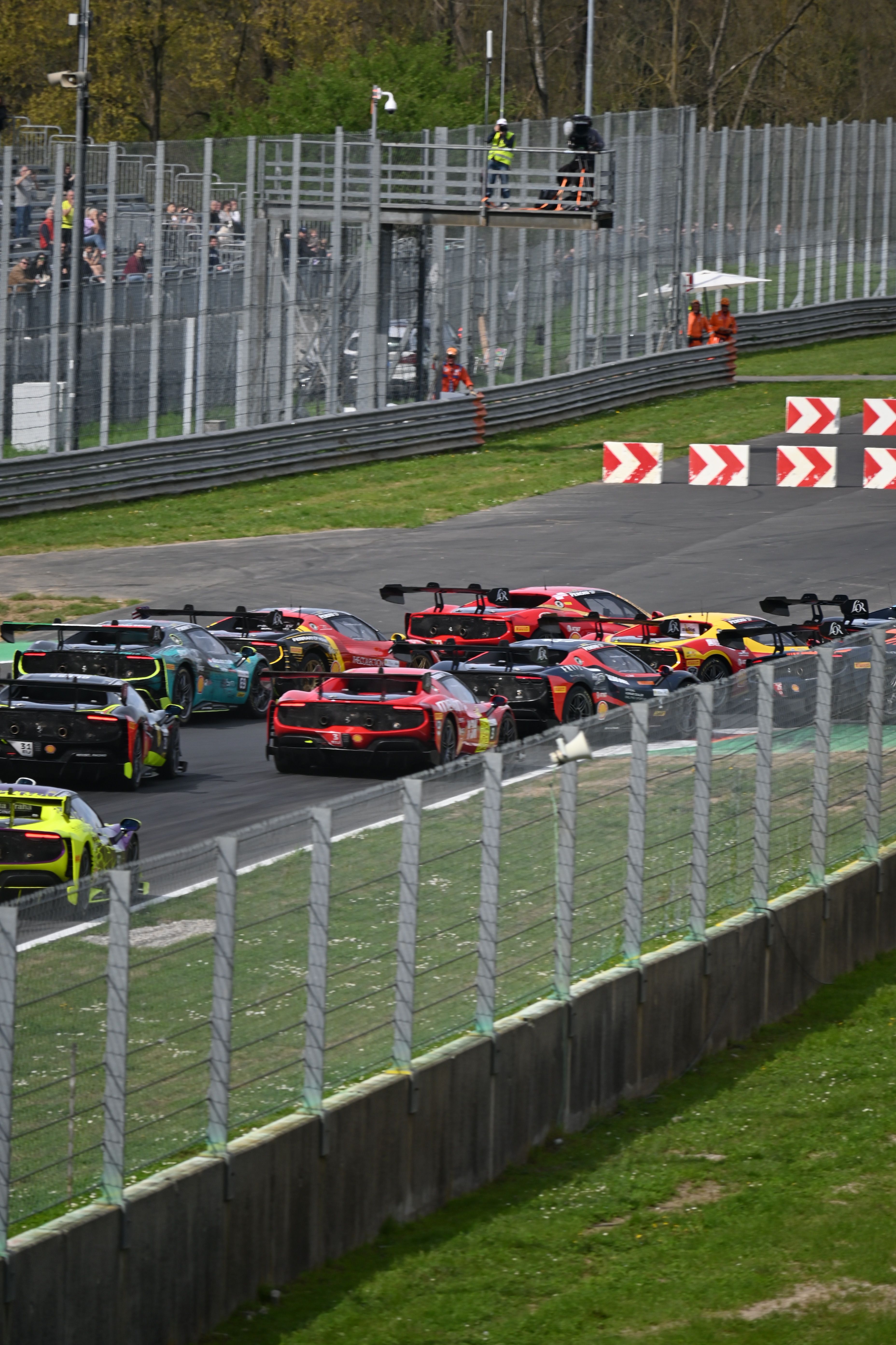 Exciting Sports Car Race on Professional Track · Free Stock Photo