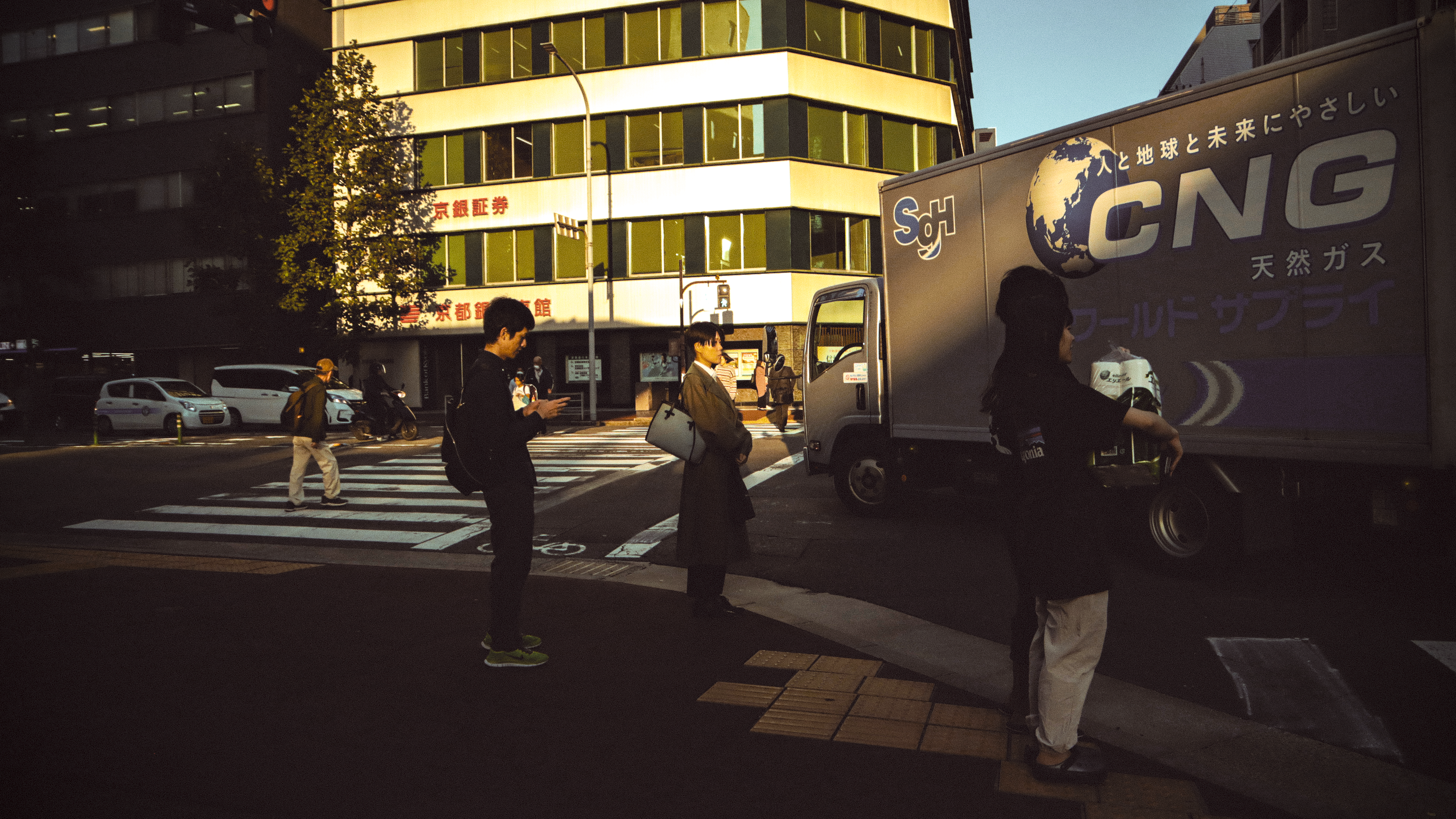 Street Scene in Kyoto Japan at Twilight · Free Stock Photo