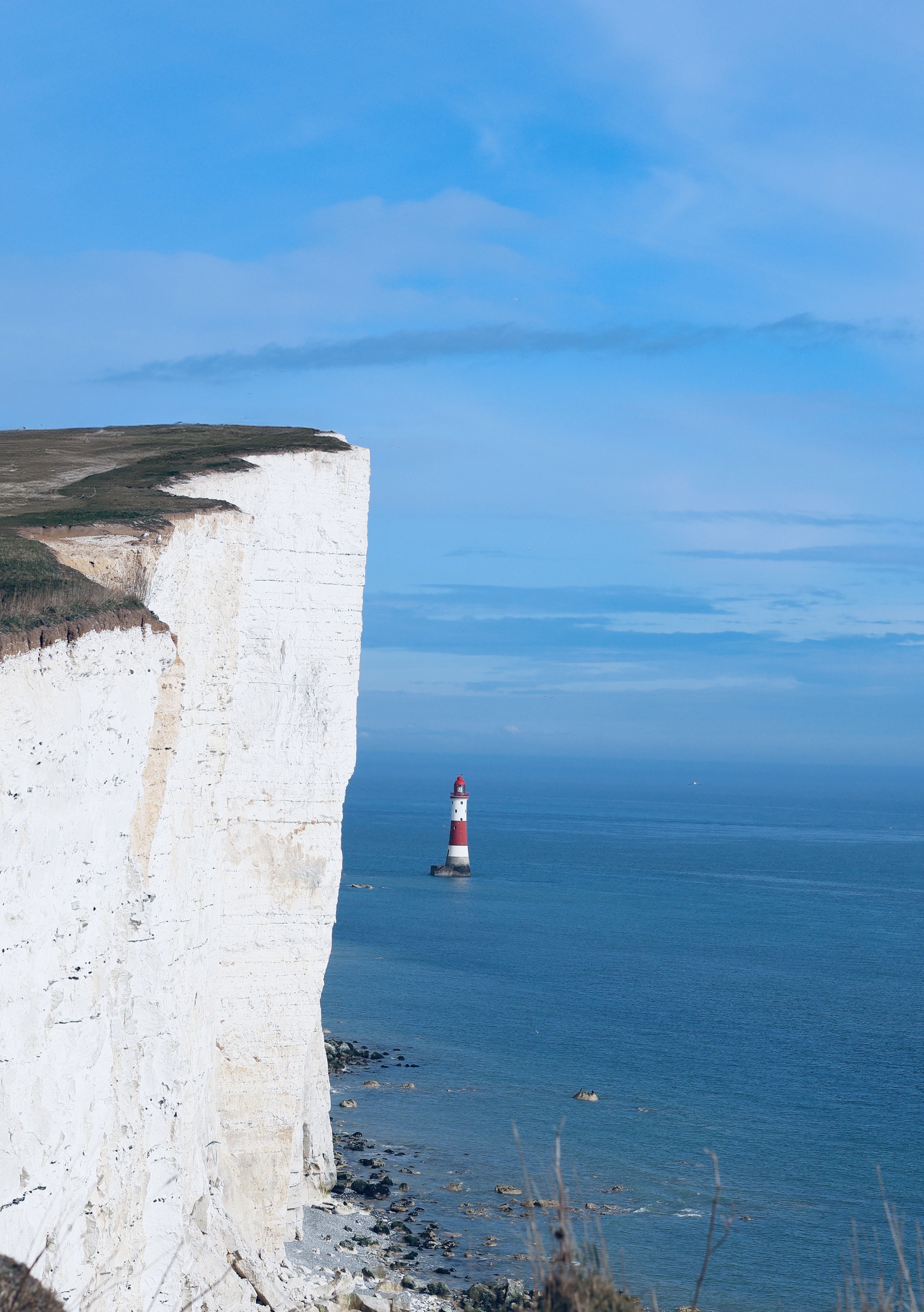 Stunning View of Beachy Head Chalk Cliffs and Lighthouse · Free Stock Photo