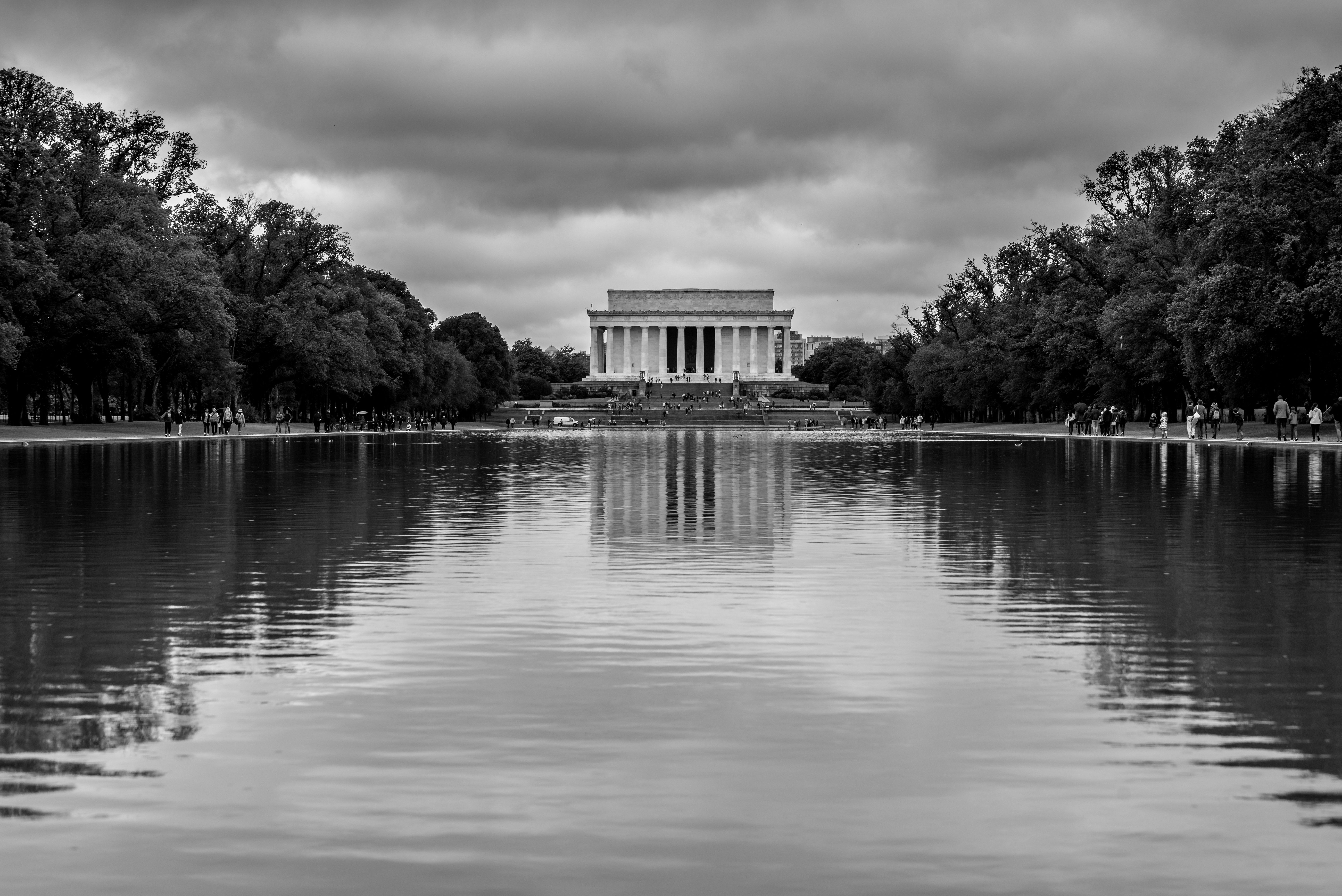 Lincoln Memorial Reflecting Pool on a Cloudy Day · Free Stock Photo