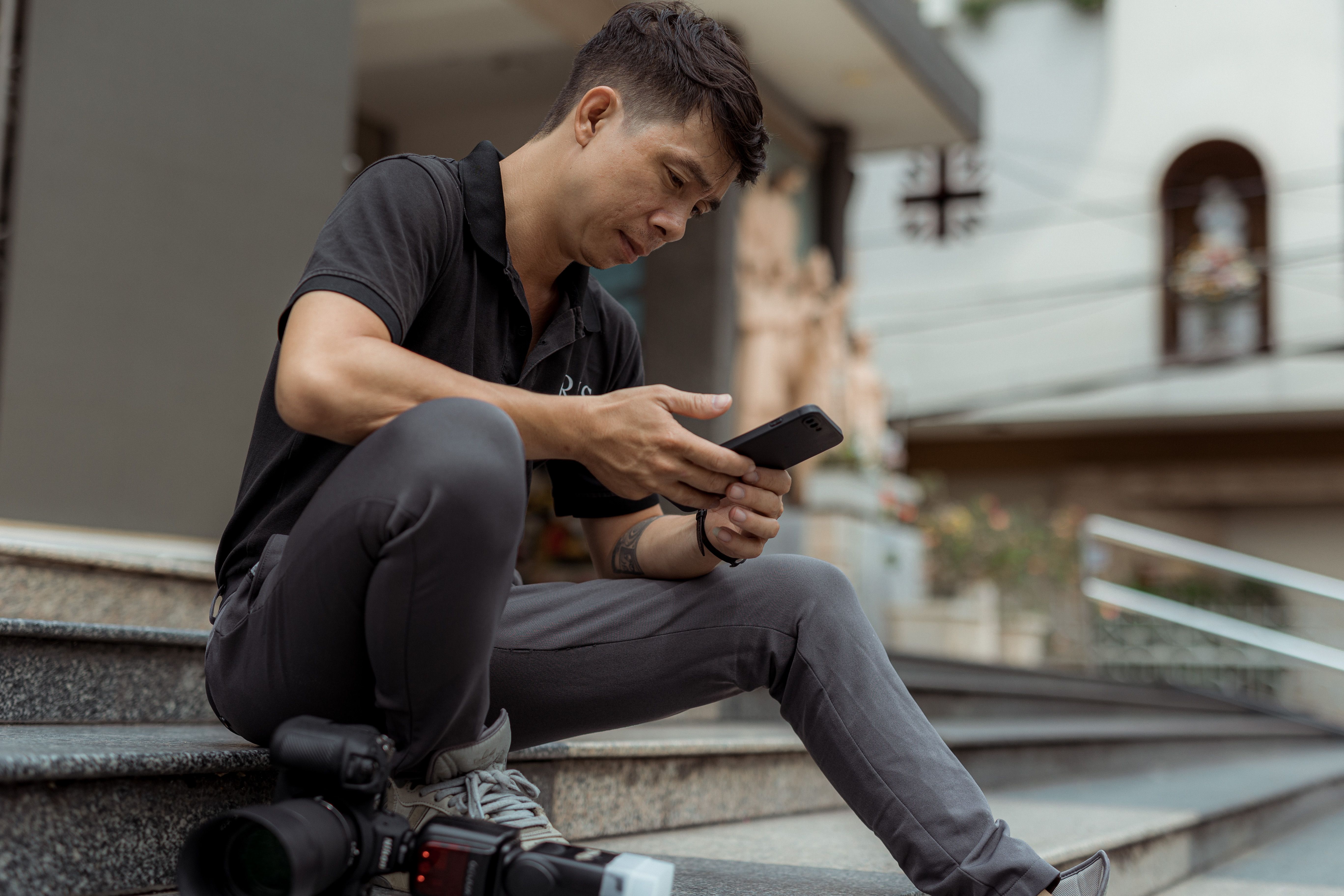 Man Sitting Photos, Download The BEST Free Man Sitting Stock Photos ...