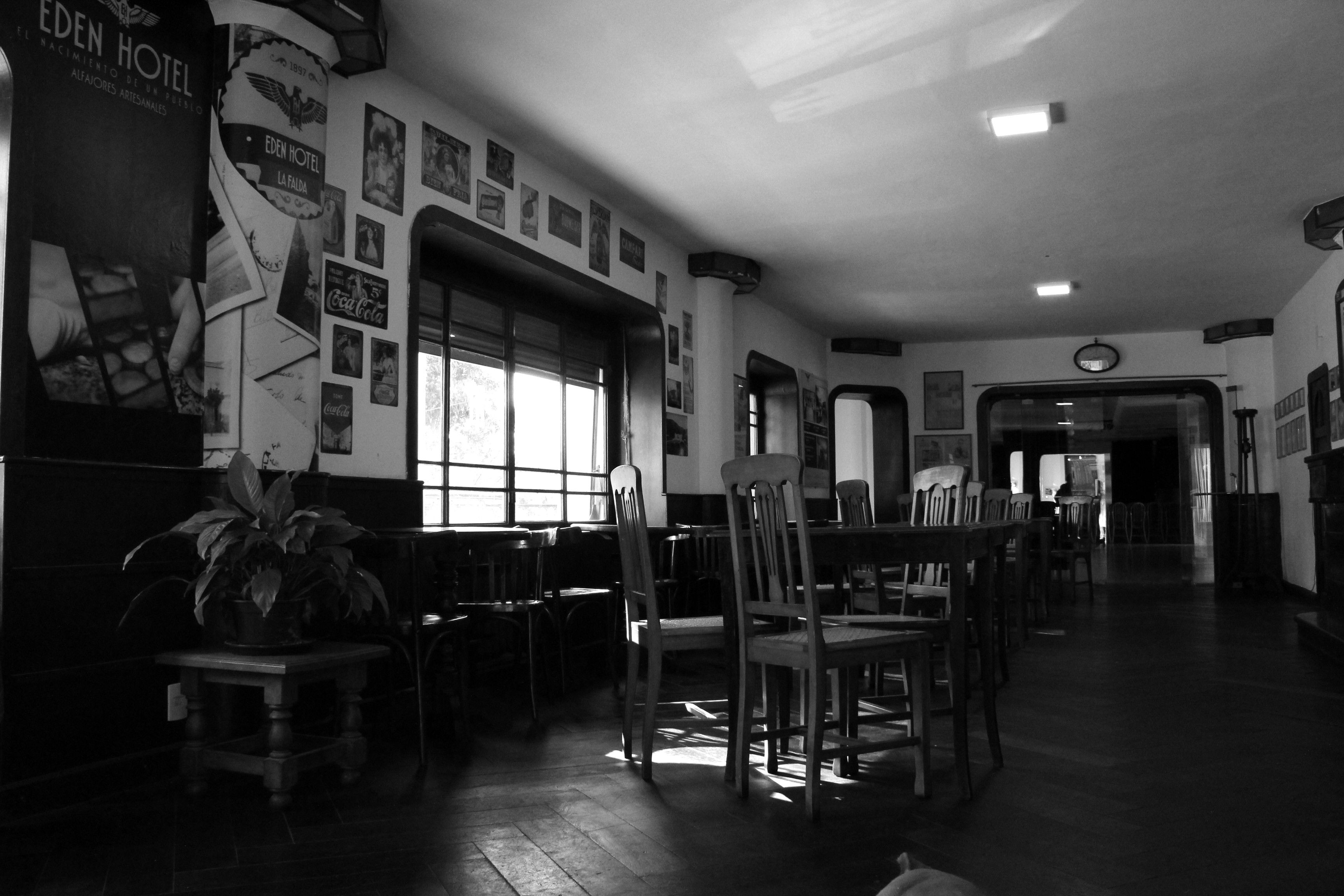 Vintage Black and White Interior of Empty Café · Free Stock Photo