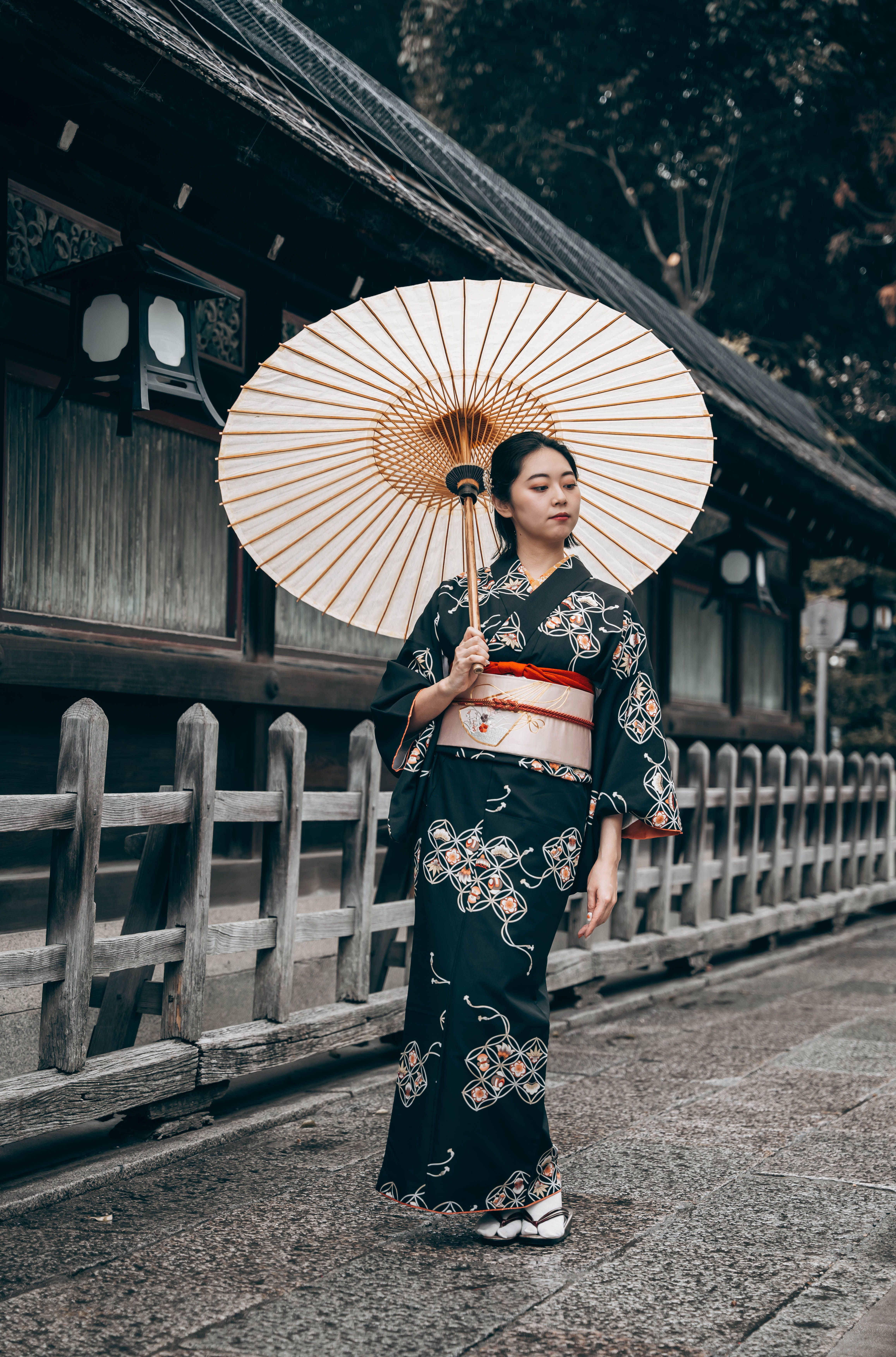 Traditional Japanese Woman in Kimono at Kyoto Temple · Free Stock Photo