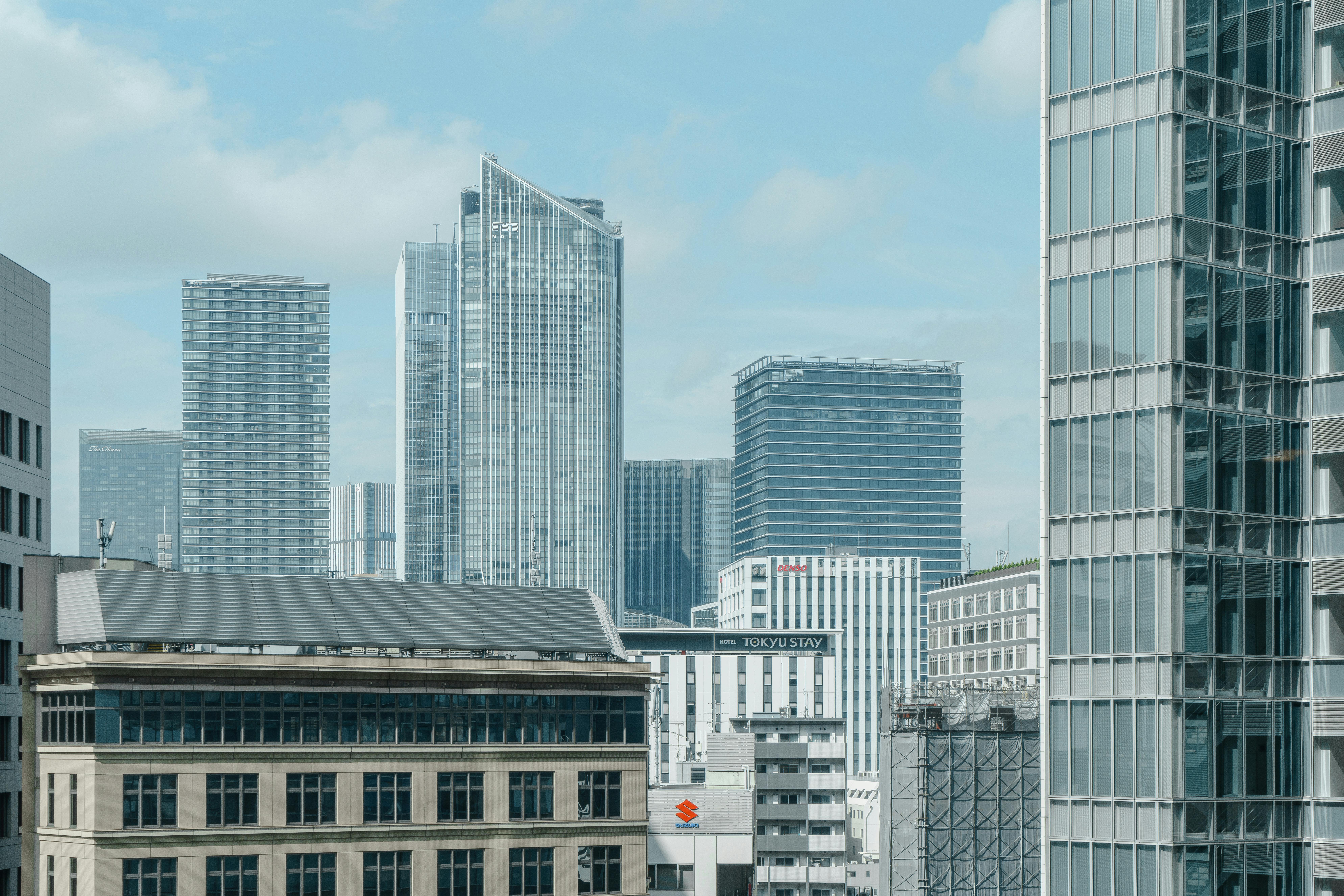 Pemandangan Kota Modern Dengan Gedung Gedung Tinggi · Foto Stok Gratis