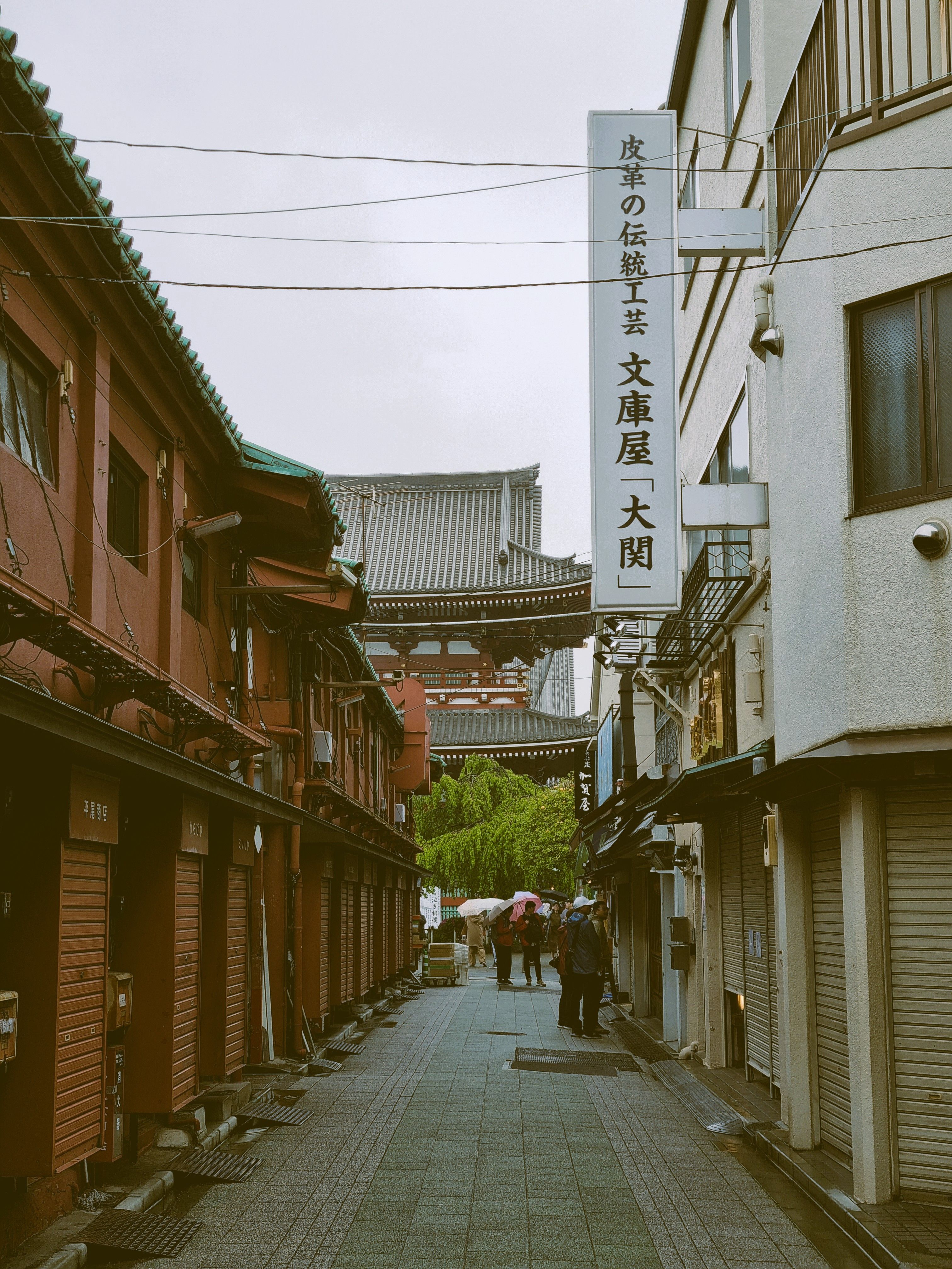 Narrow Alleyway Leading to Traditional Japanese Temple · Free Stock Photo