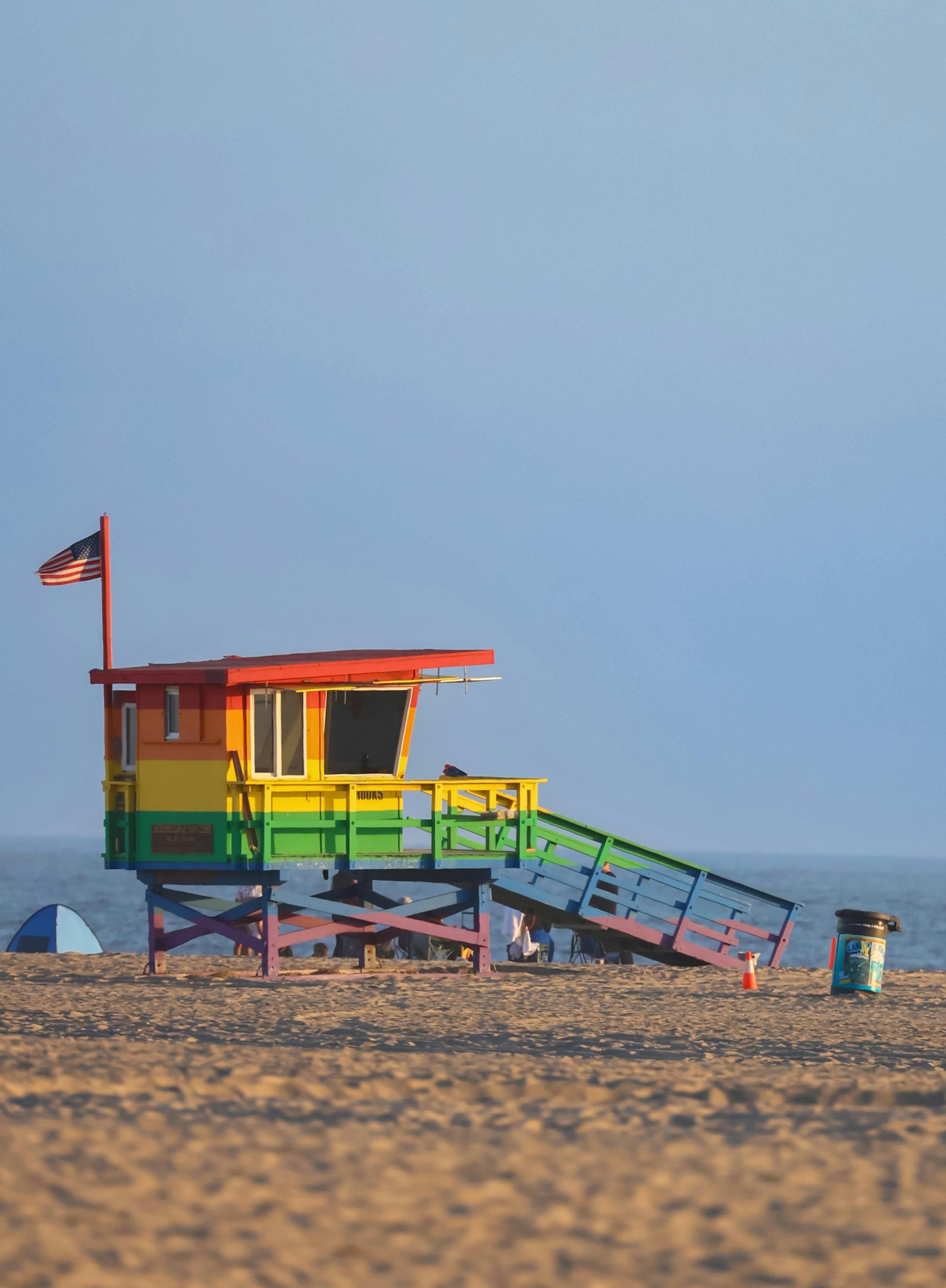 Colorful Lifeguard Tower on Venice Beach, Los Angeles · Free Stock Photo