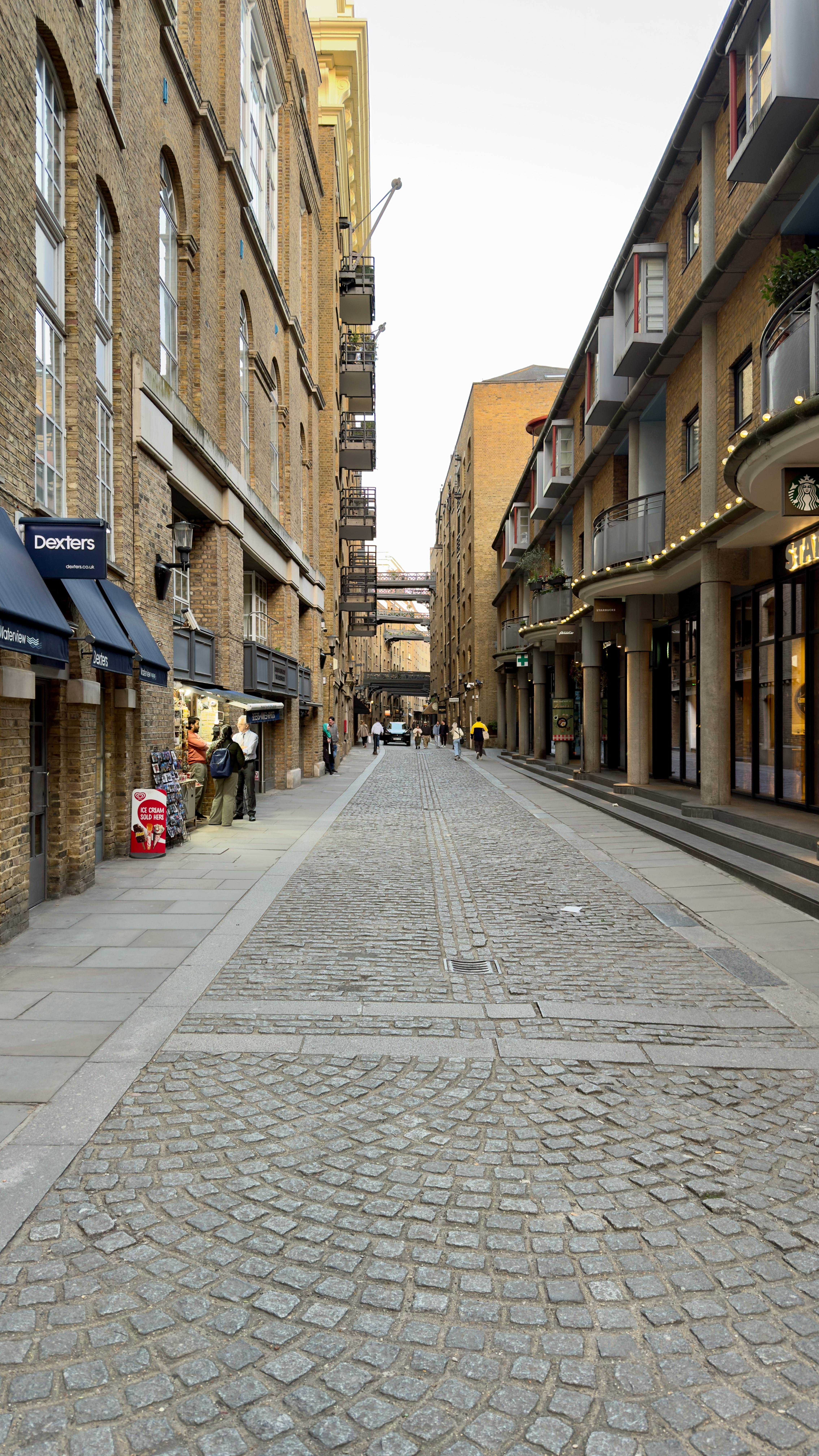 Quaint Cobblestone Street in Urban Setting · Free Stock Photo