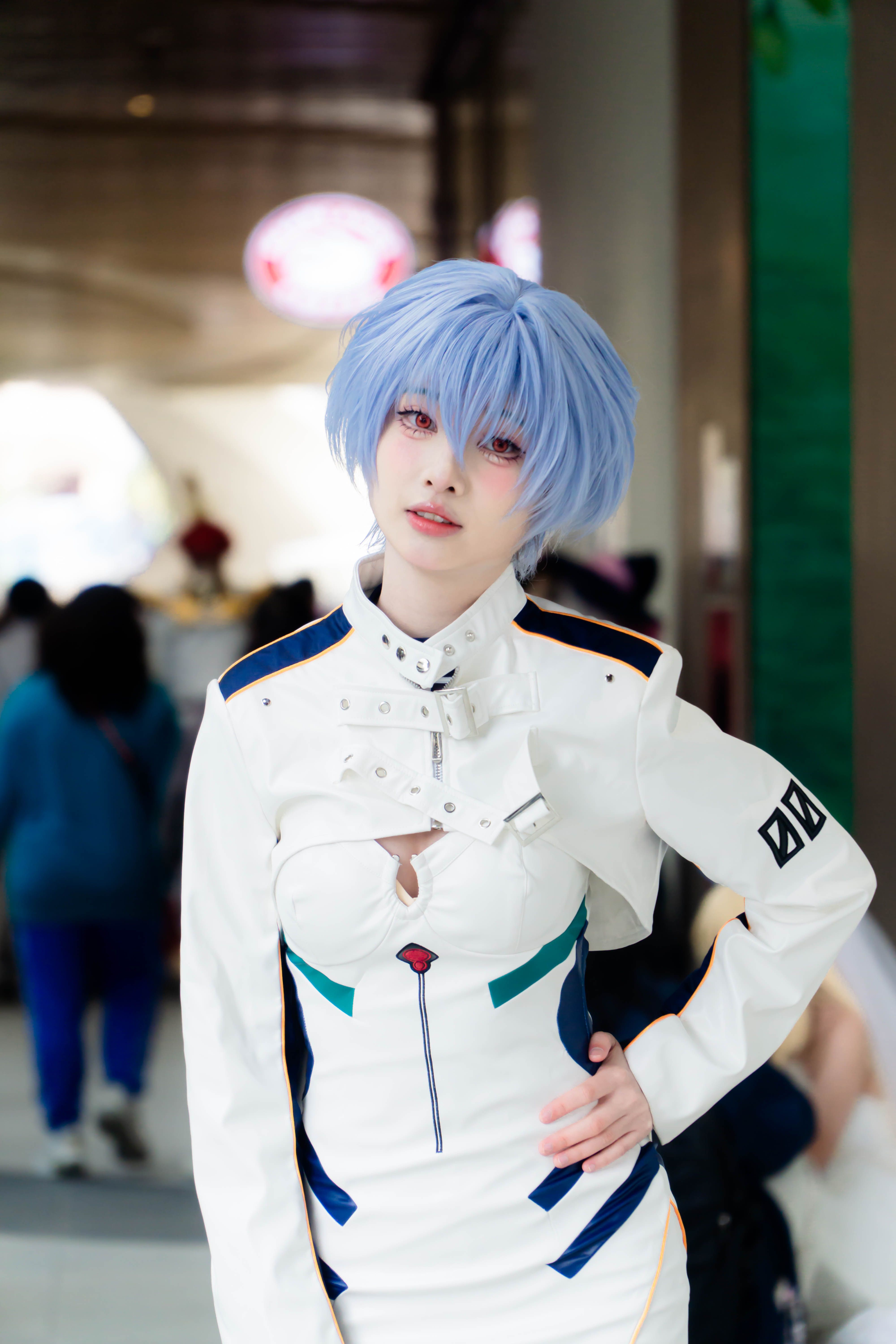 Cosplayer in Futuristic Costume at Convention · Free Stock Photo