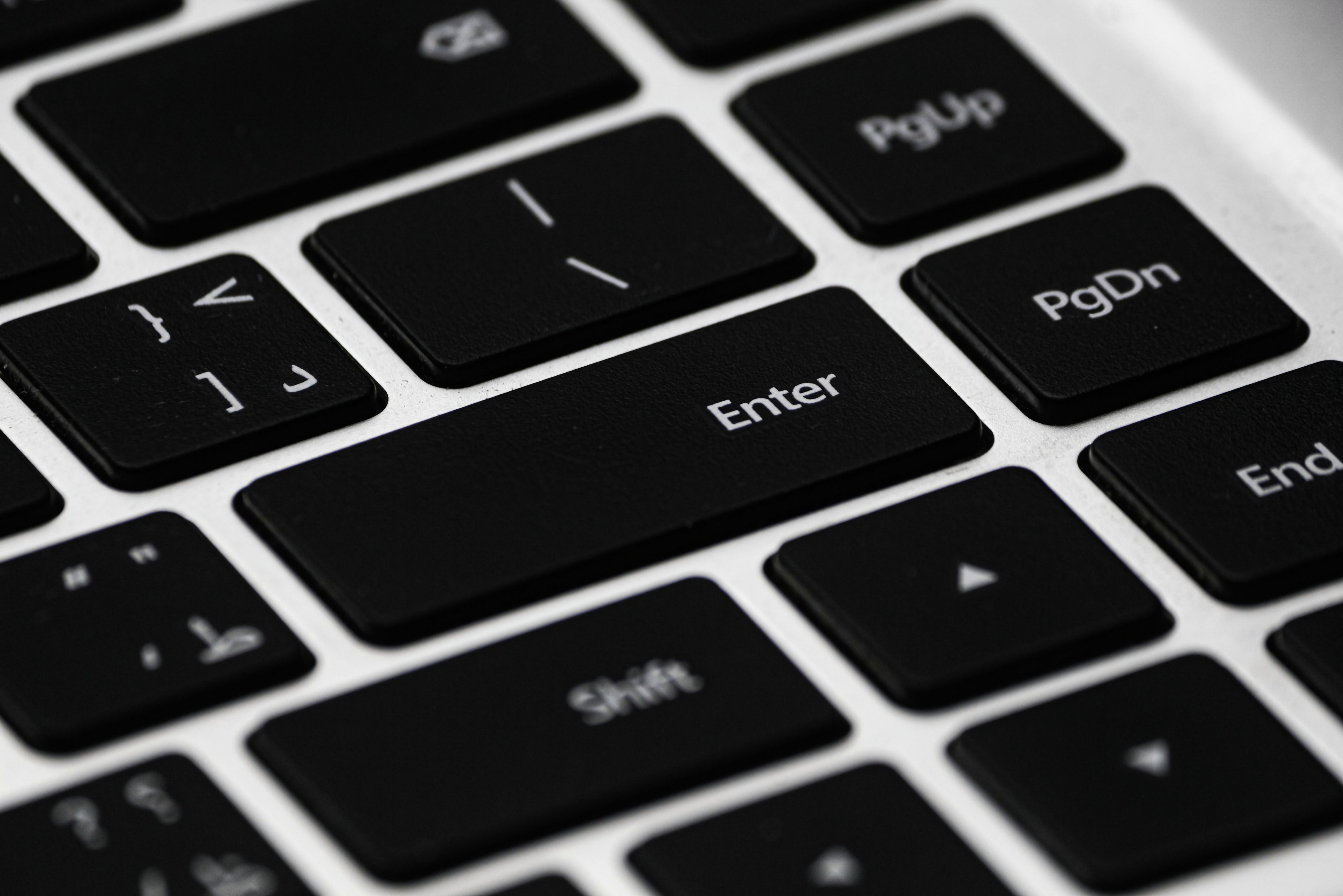 Close Up De Um Teclado De Laptop Moderno · Foto profissional gratuita