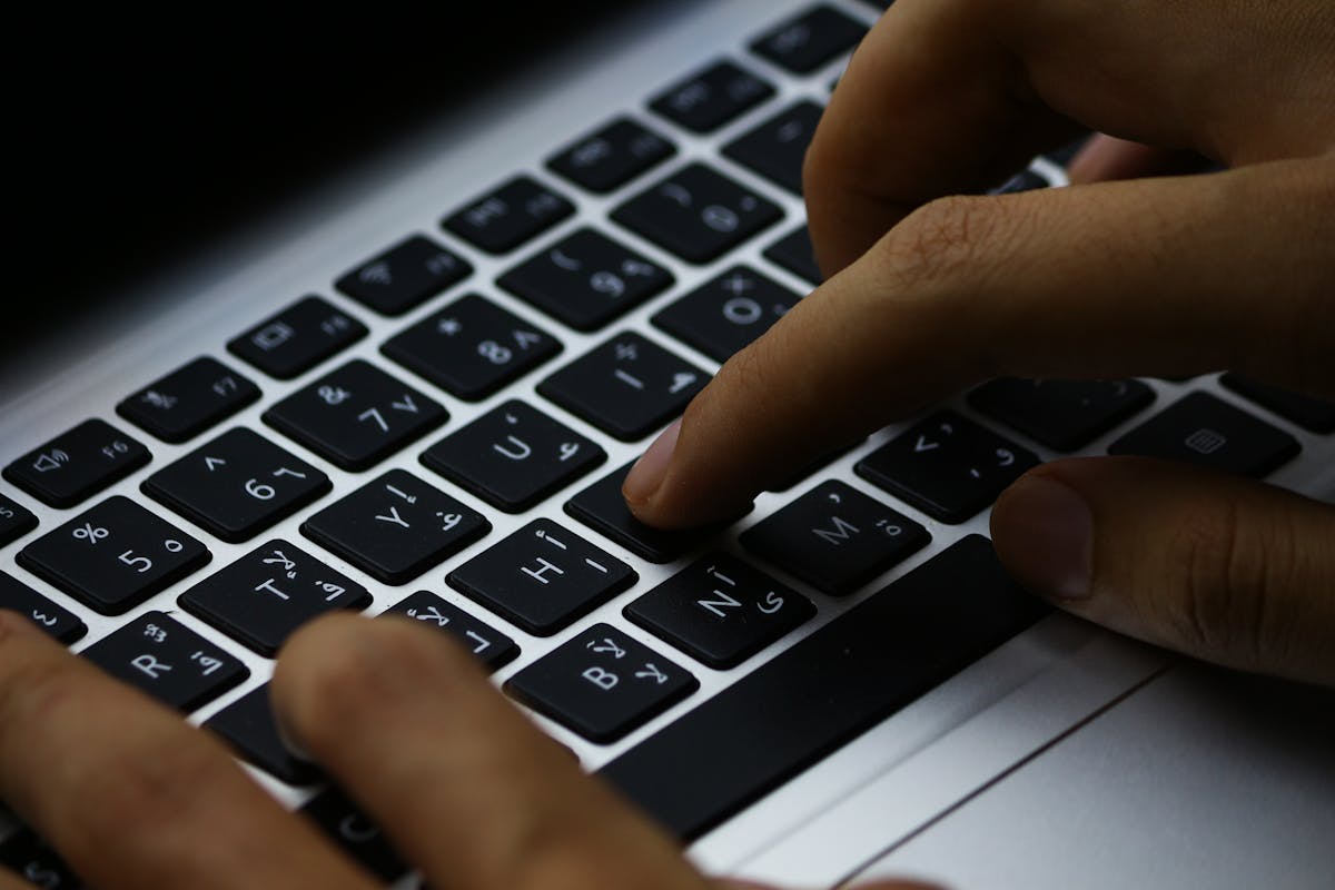 Typing In Office Photos, Download The BEST Free Typing In Office Stock ...