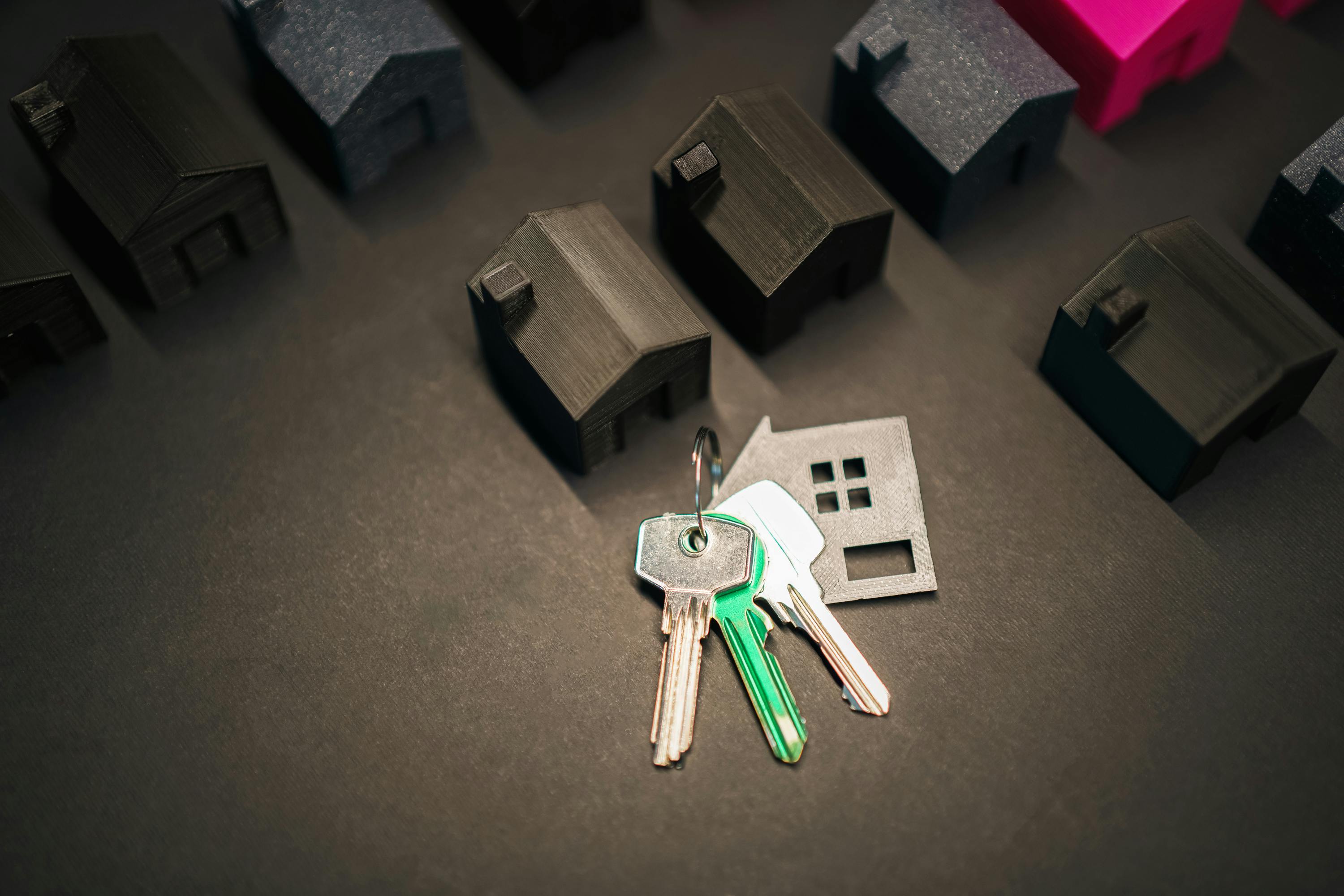 Person with keys for real estate · Free Stock Photo
