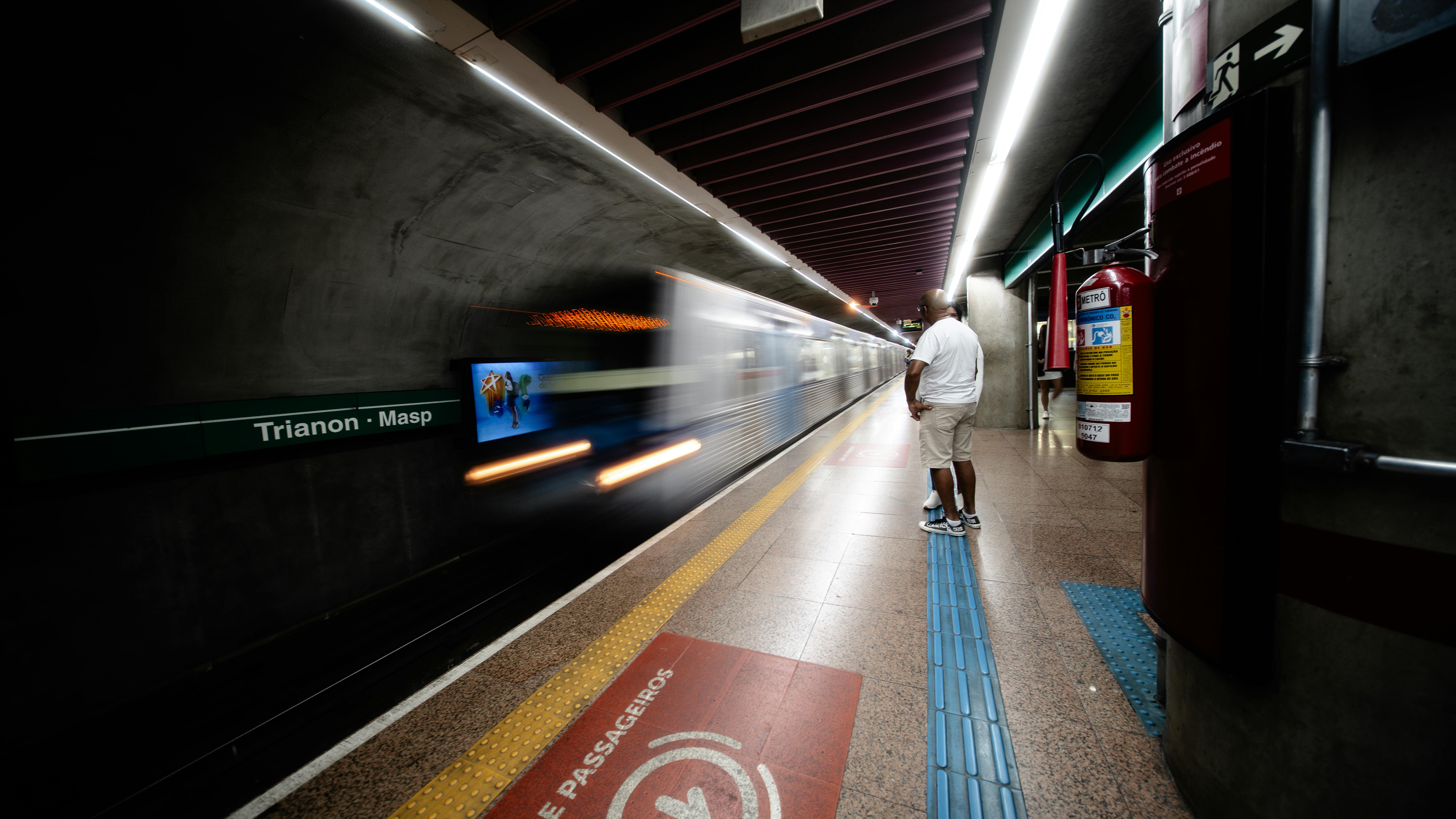 High-speed subway train at Trianon-Masp station · Free Stock Photo