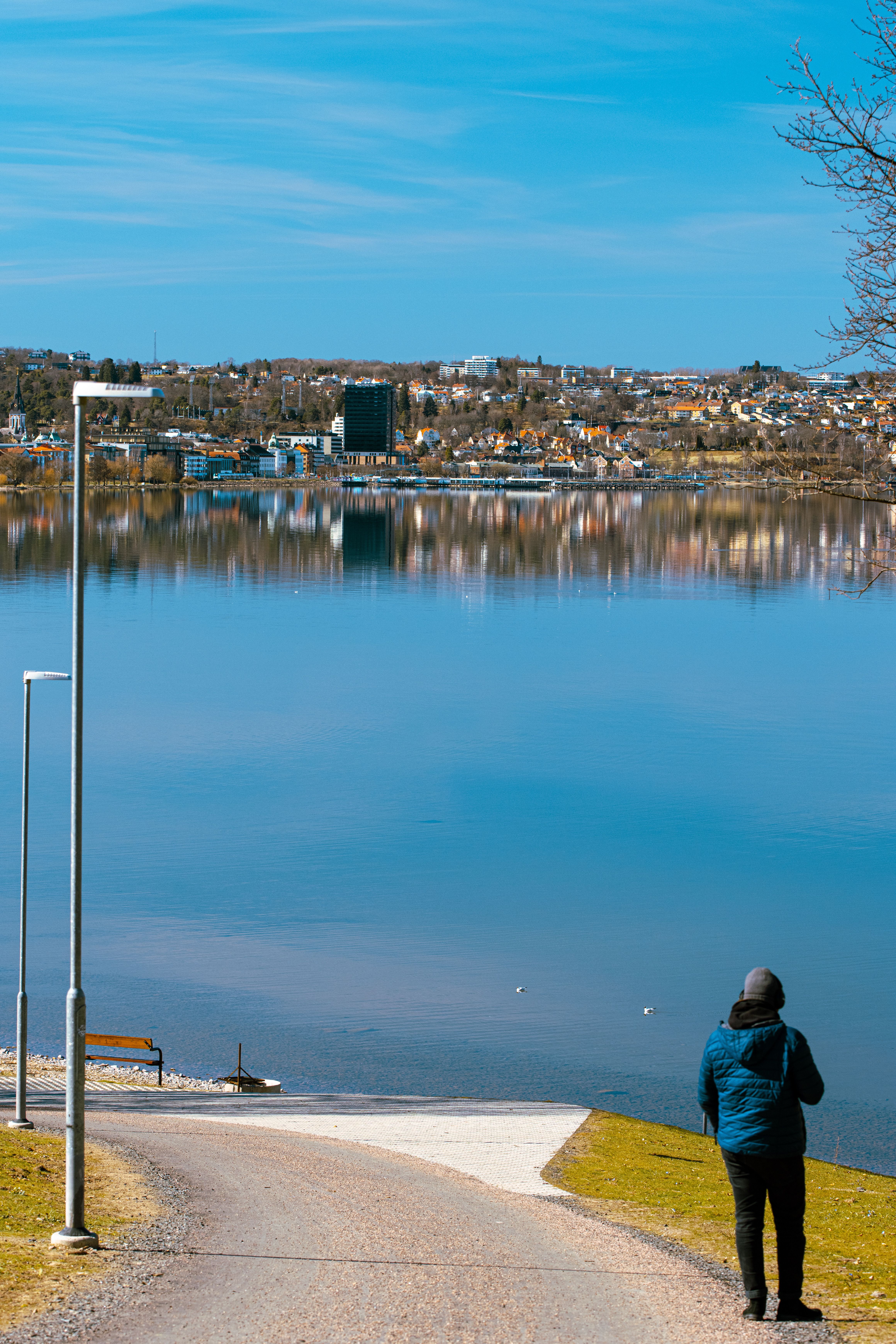 Scenic View of Jönköping Lake with Reflections · Free Stock Photo