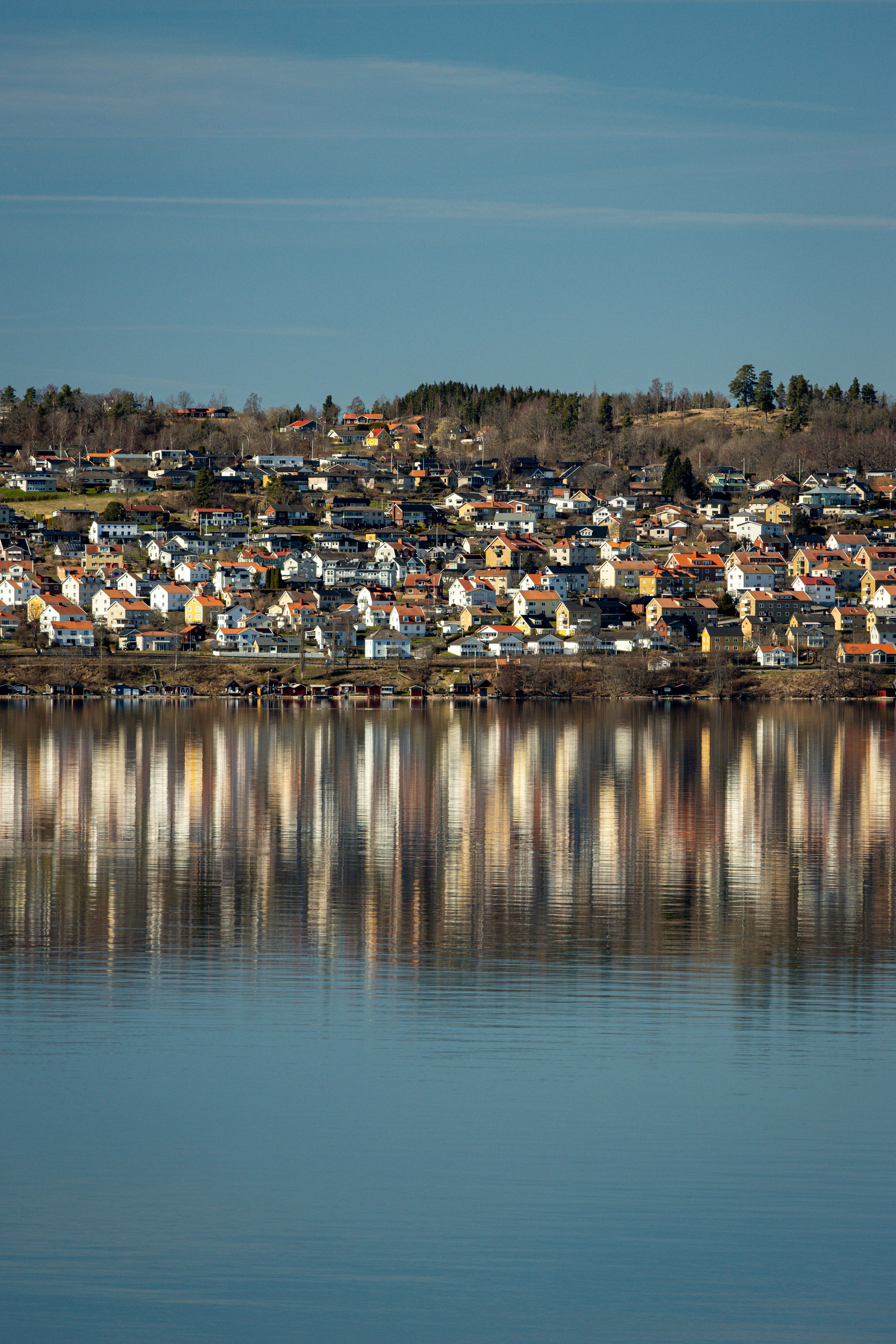 Scenic View of Jönköping's Lakeside Houses in Sweden · Free Stock Photo