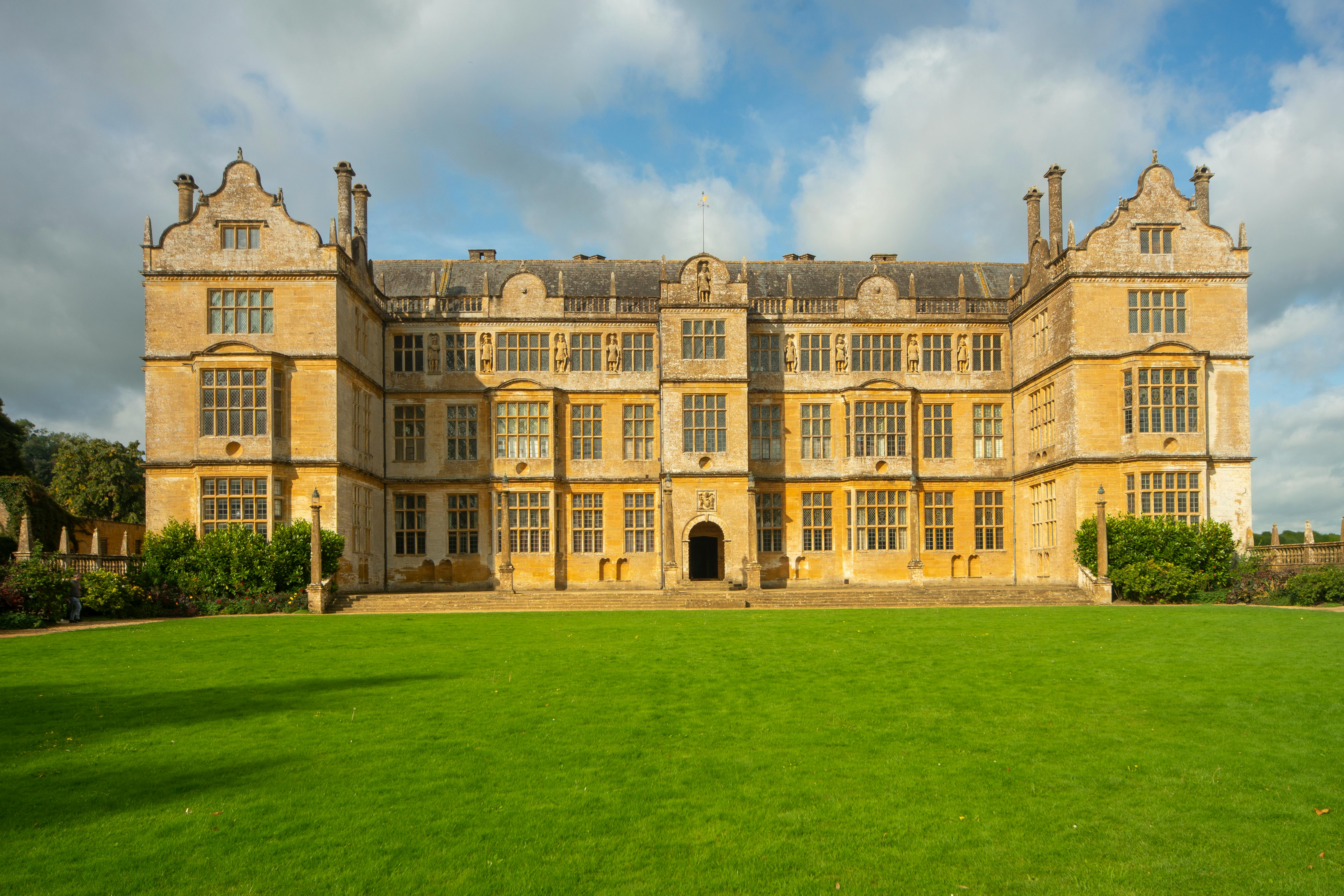 Historic English Manor House Front View · Free Stock Photo