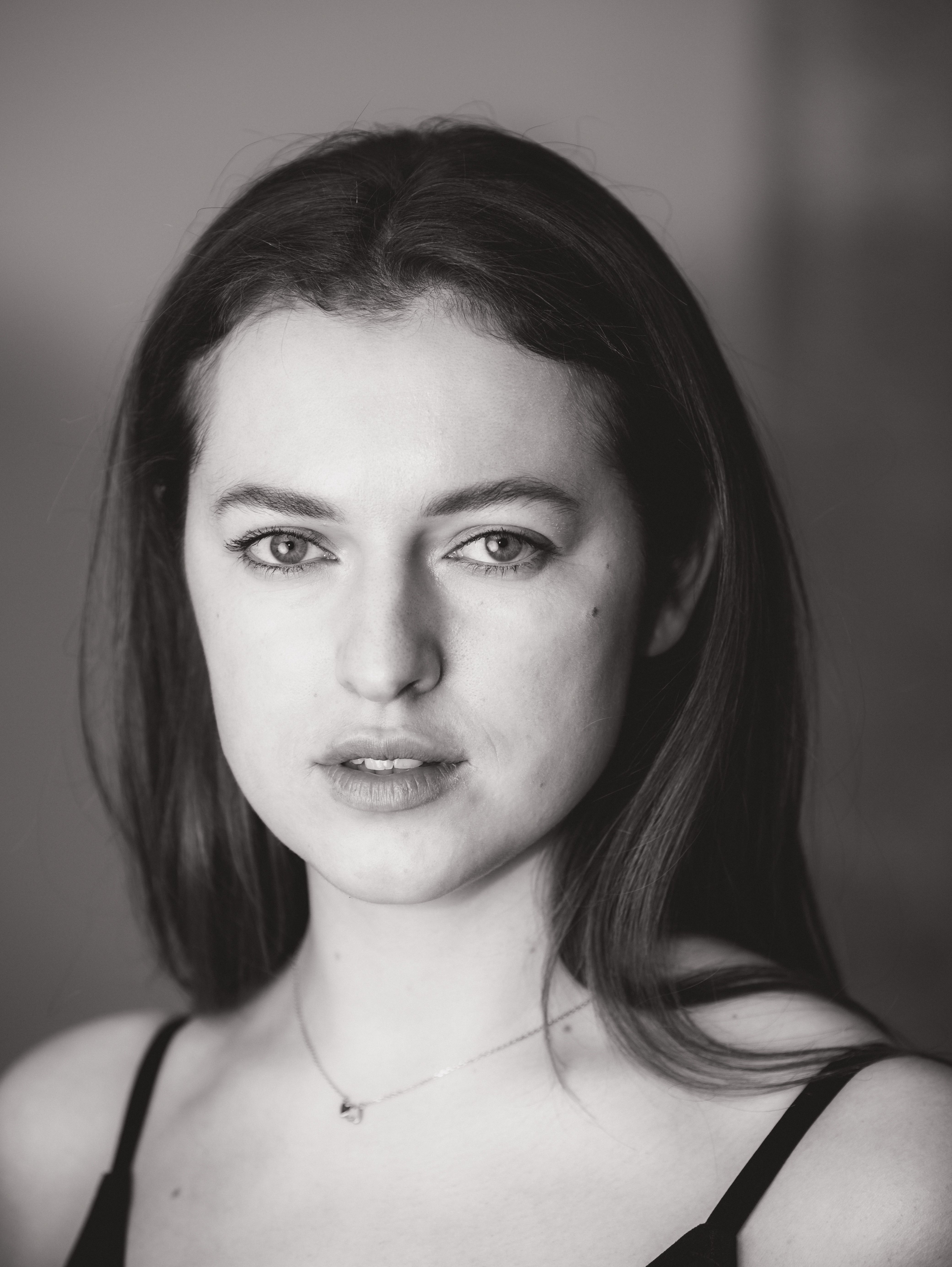 Retrato Monocromático De Uma Mulher Em Munique · Foto profissional gratuita