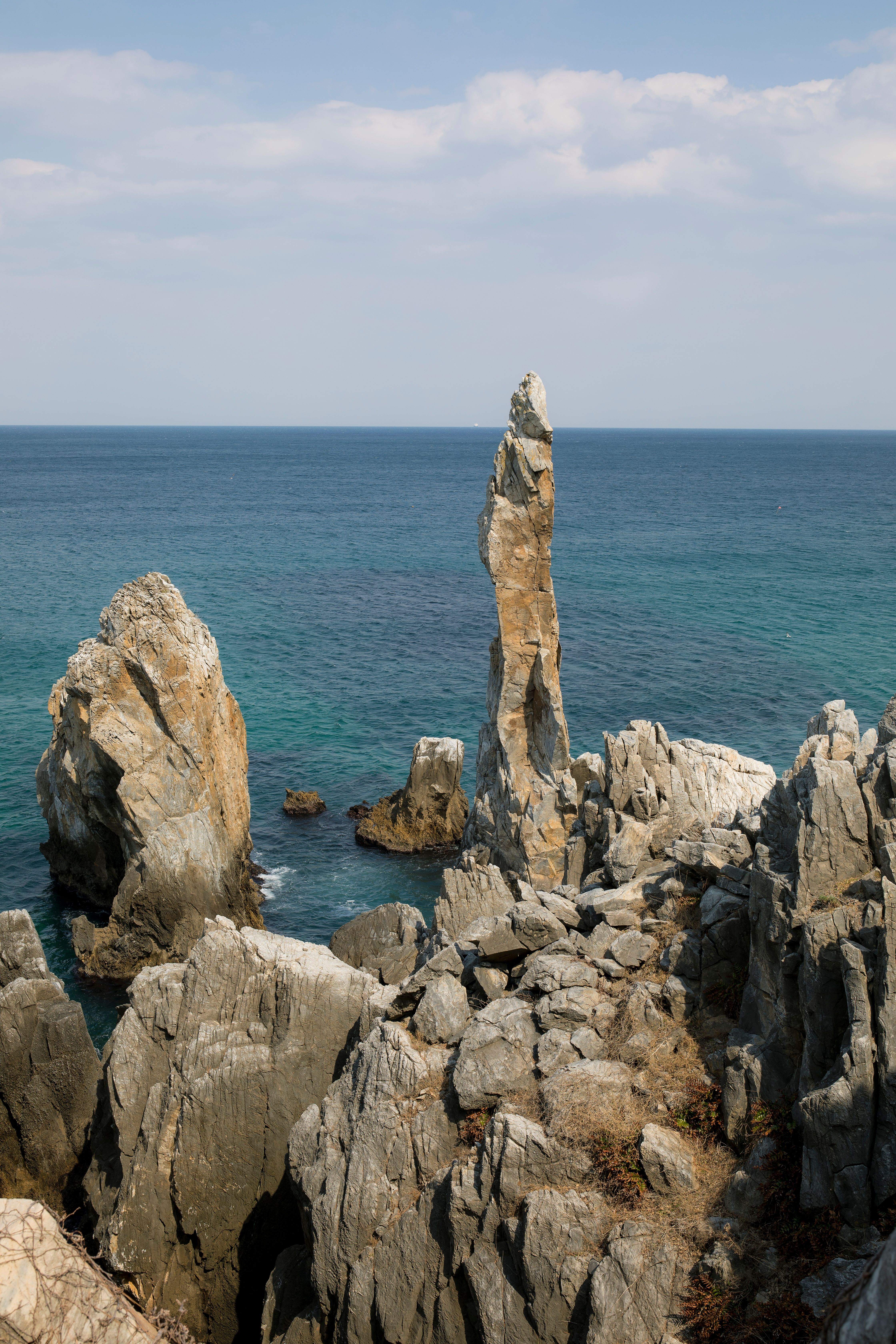 Dramatic Coastal Rock Formations by the Sea · Free Stock Photo