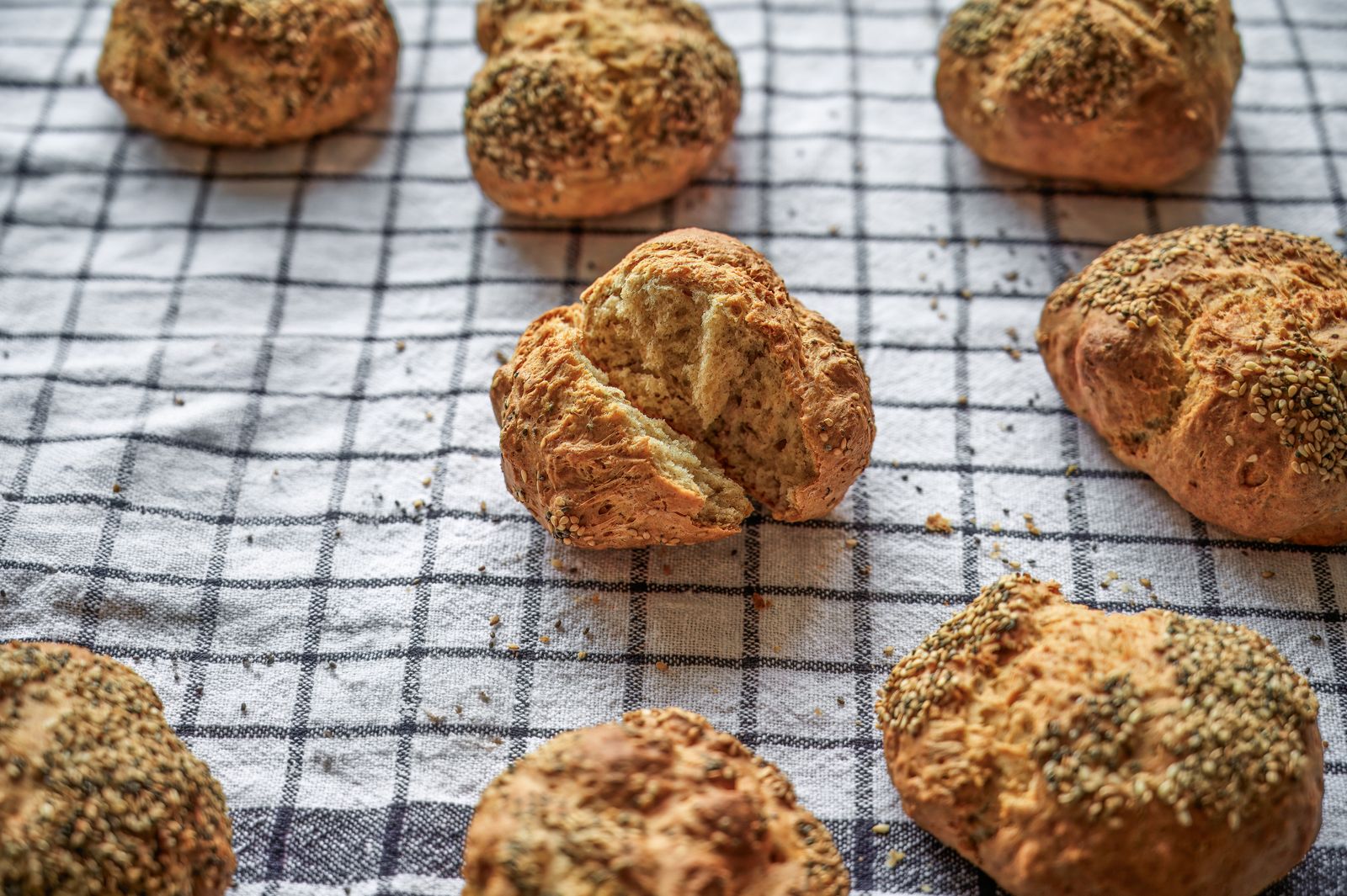 Bread Rolls Photos, Download The BEST Free Bread Rolls Stock Photos ...