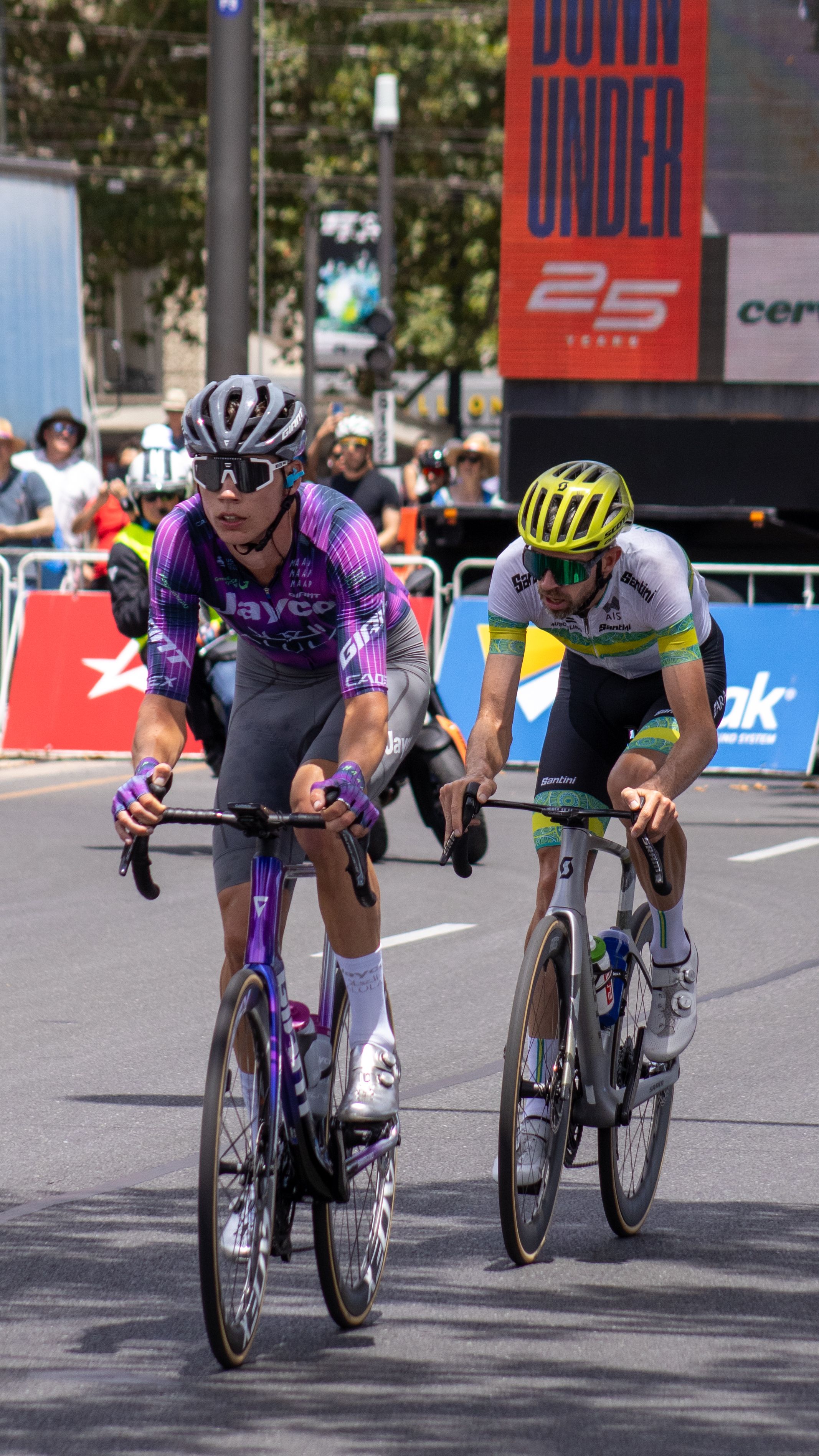 Competitive Cyclists in Tour Down Under Race · Free Stock Photo