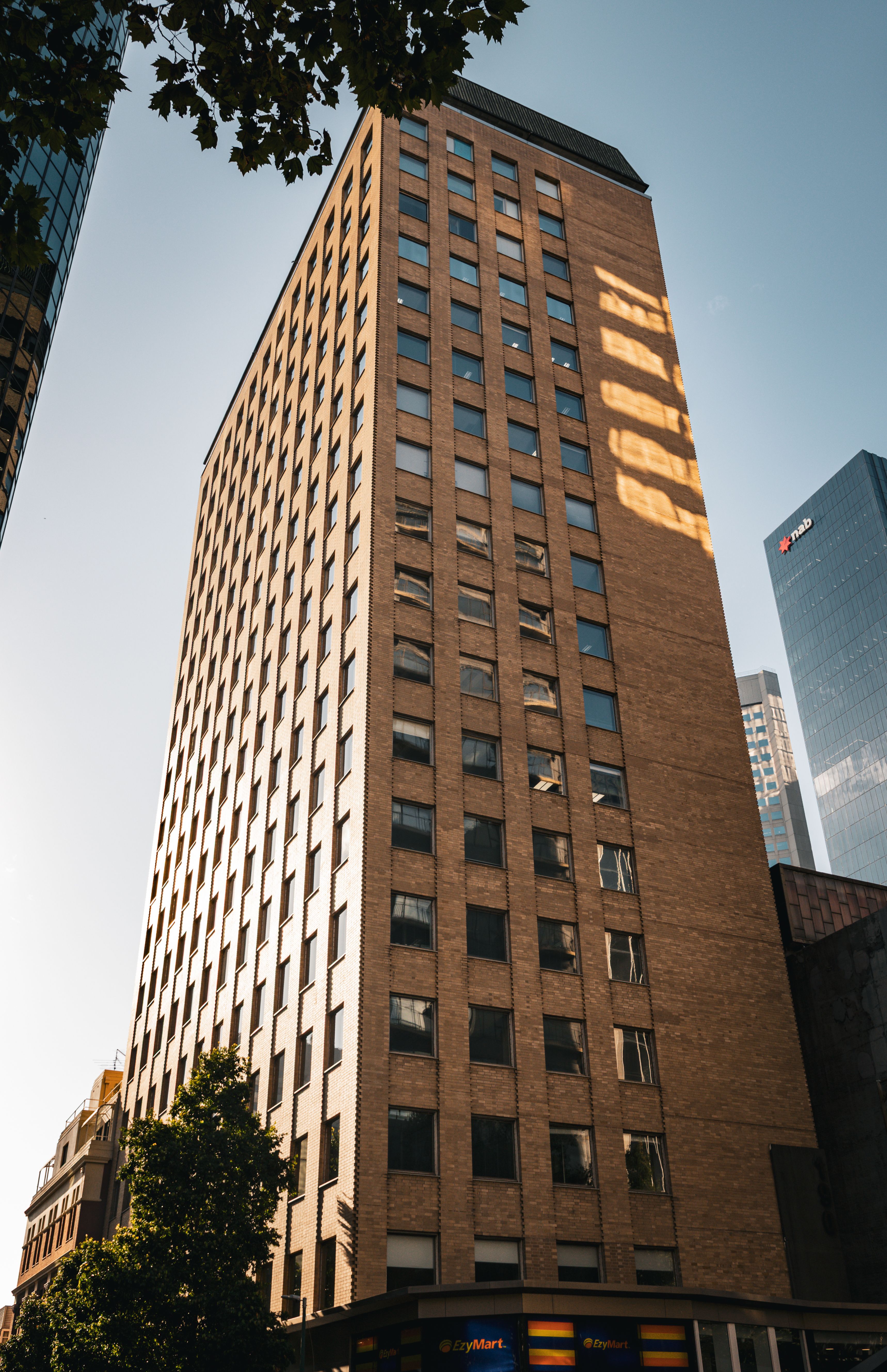 Modern Urban Skyscraper in Sunlit City Scene · Free Stock Photo