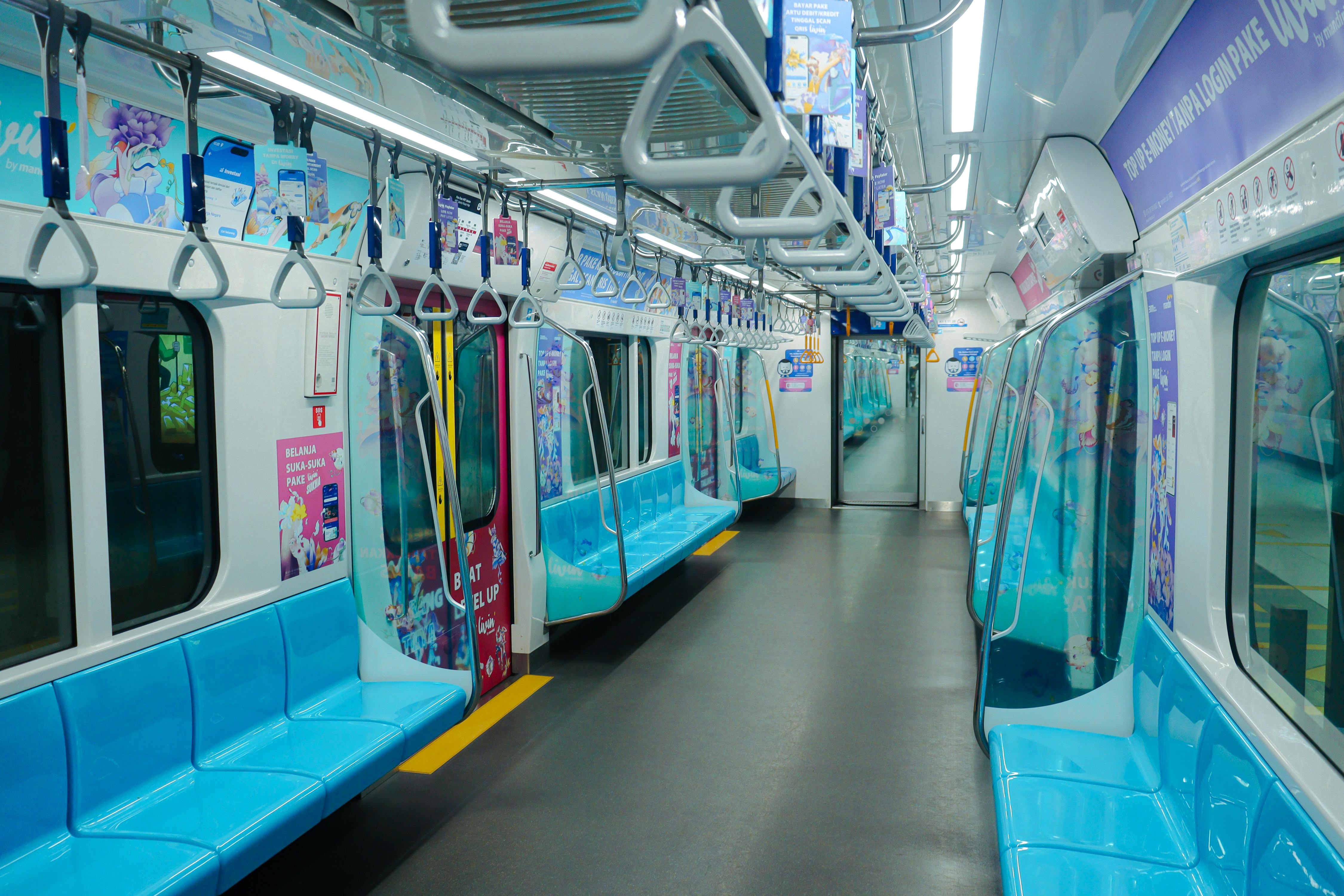 Vista Interior De La Estación De Tren Mrt De Yakarta · Foto de stock ...