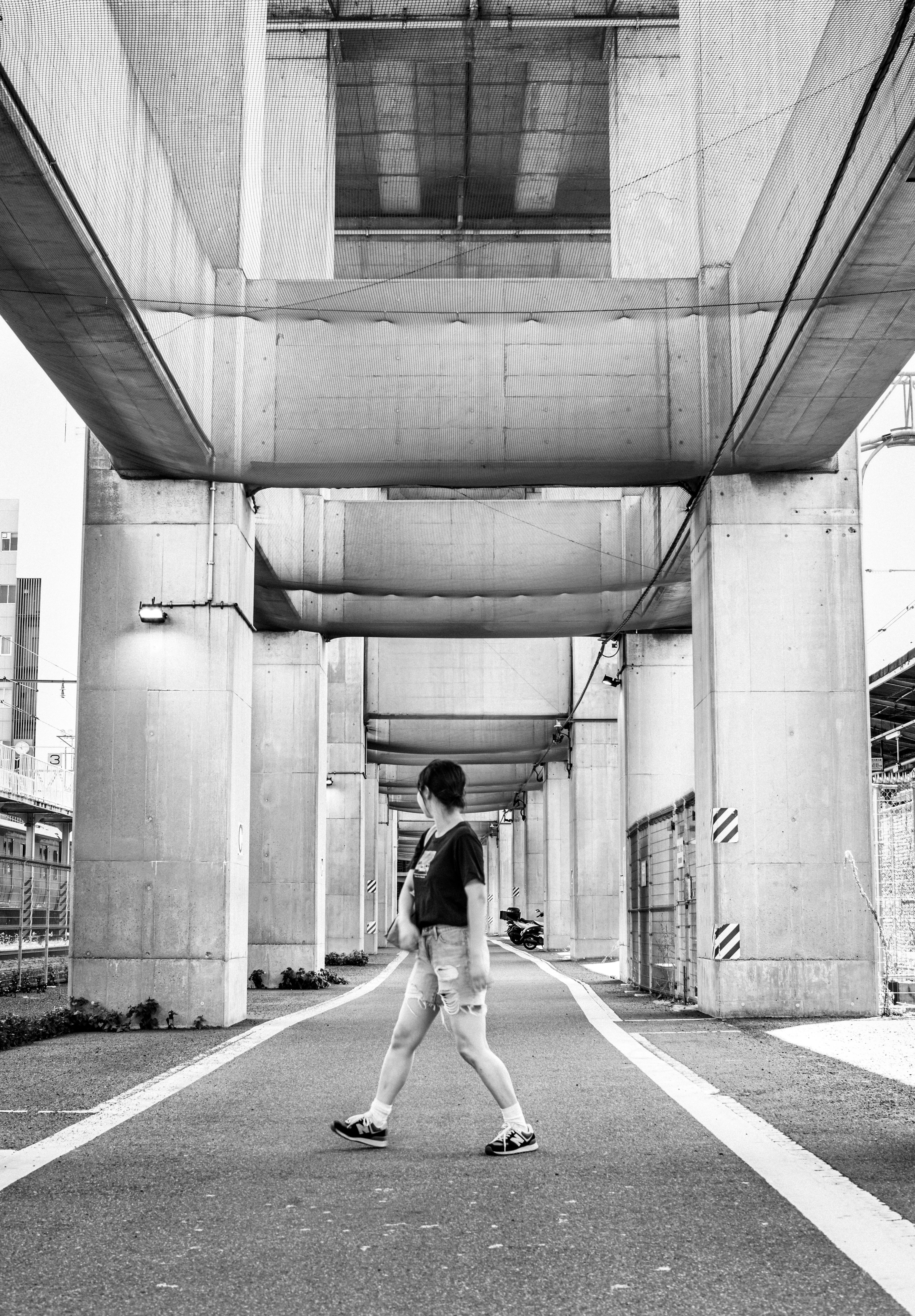 Modern Urban Architecture with Pedestrian in Tokyo · Free Stock Photo