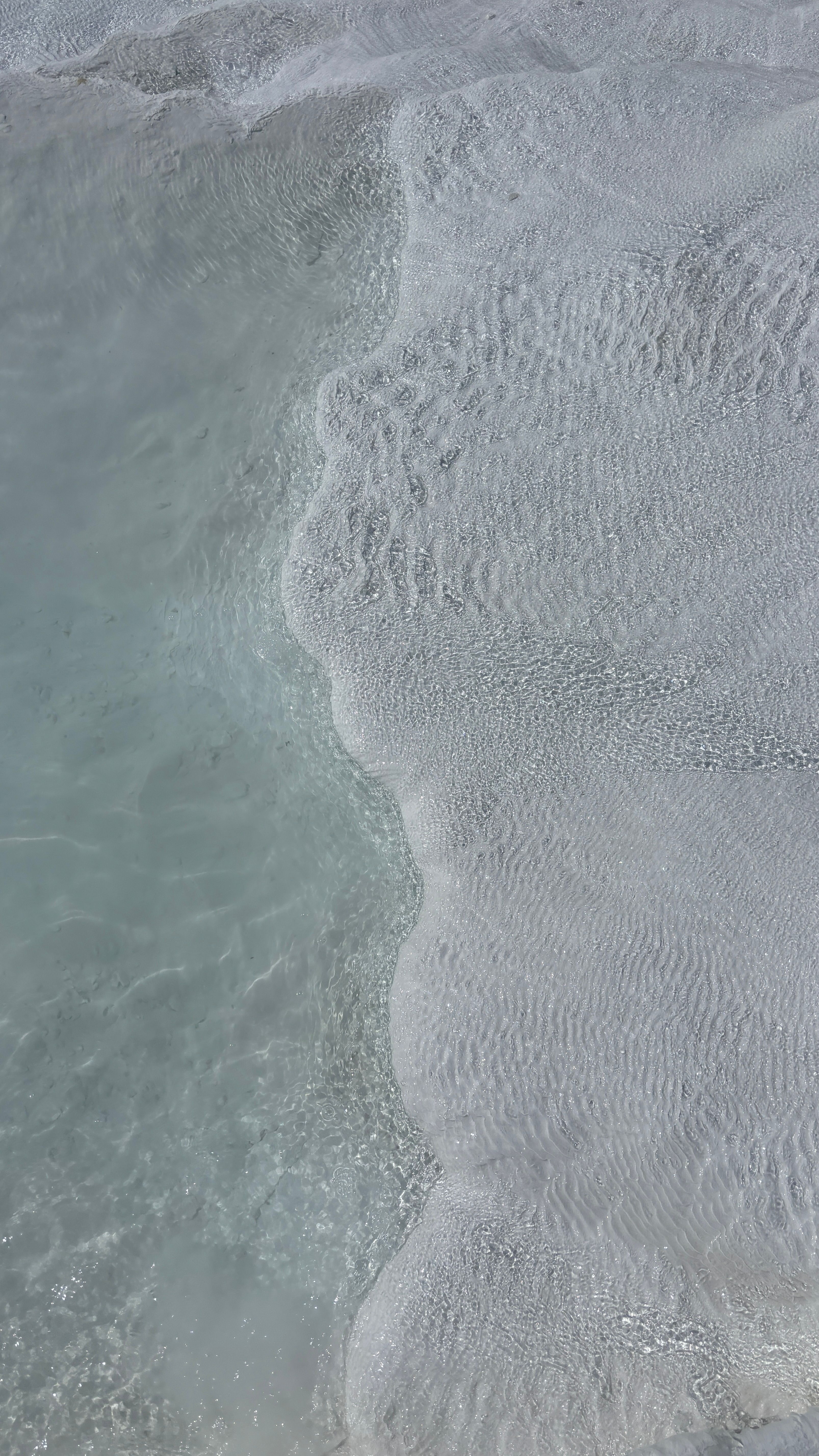 Rivage Calme Avec De Douces Vagues à La Plage · Photo gratuite