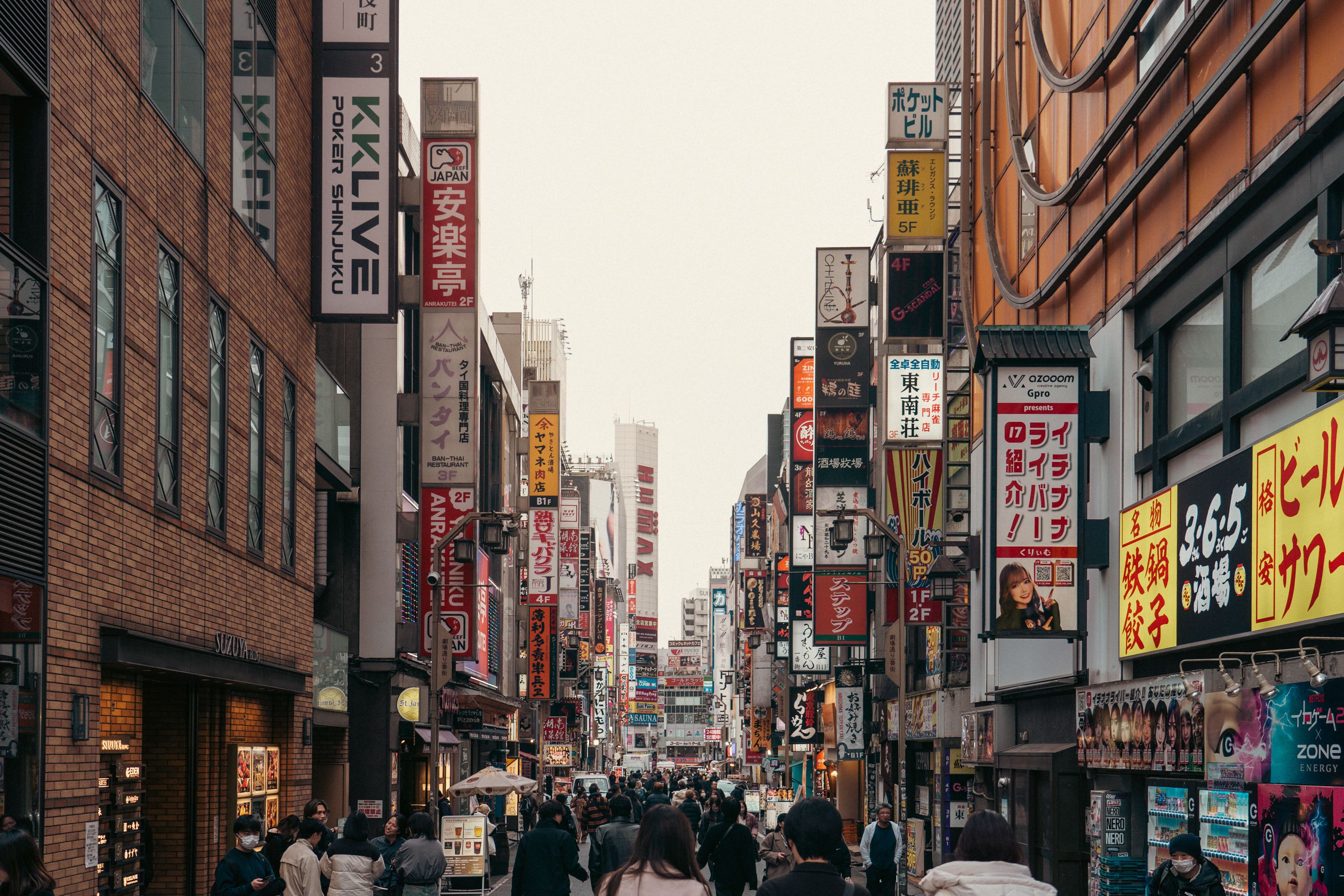 Crowded Street Scene in Shinjuku, Tokyo · Free Stock Photo