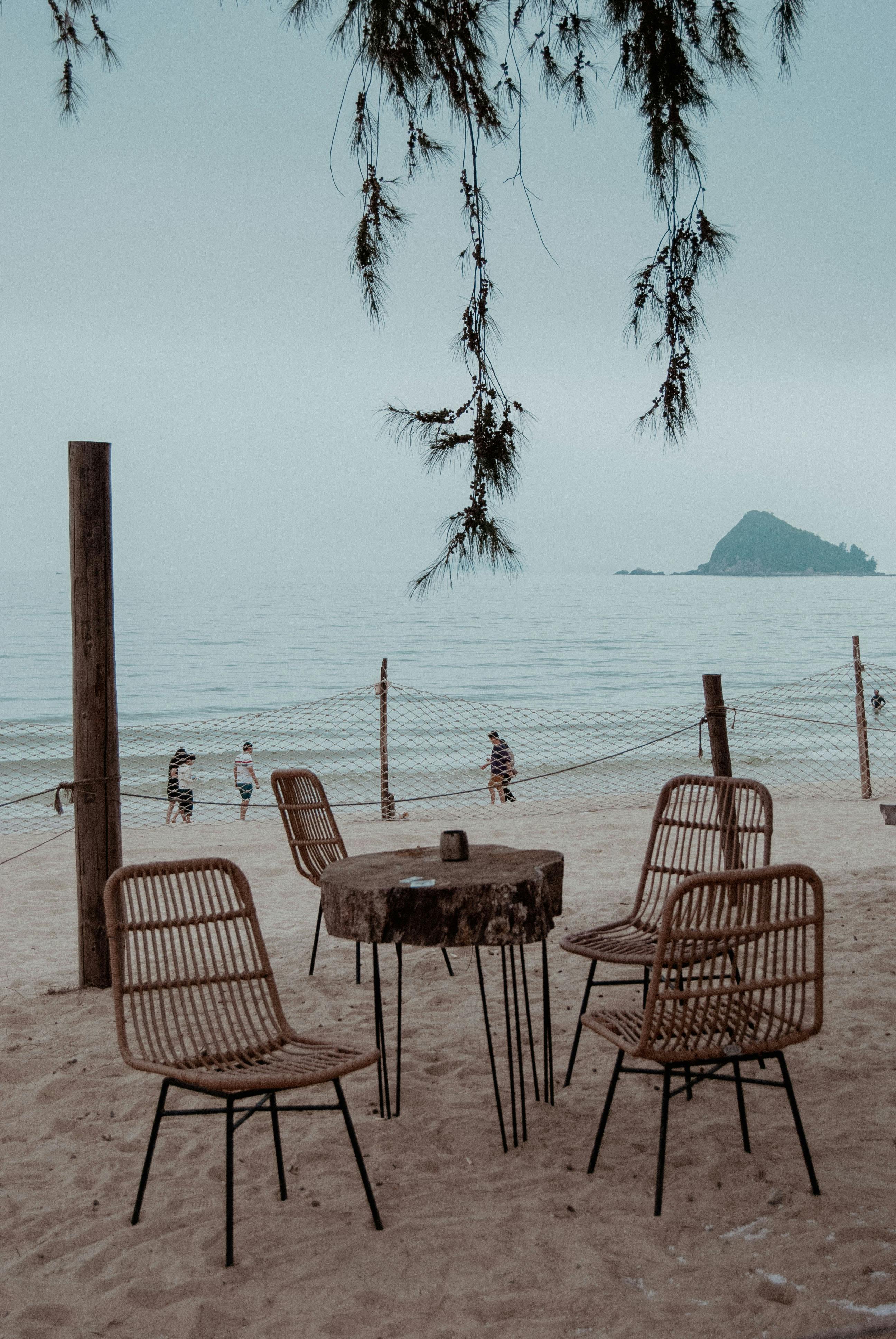 Relaxing Beachfront Scene with Island View · Free Stock Photo