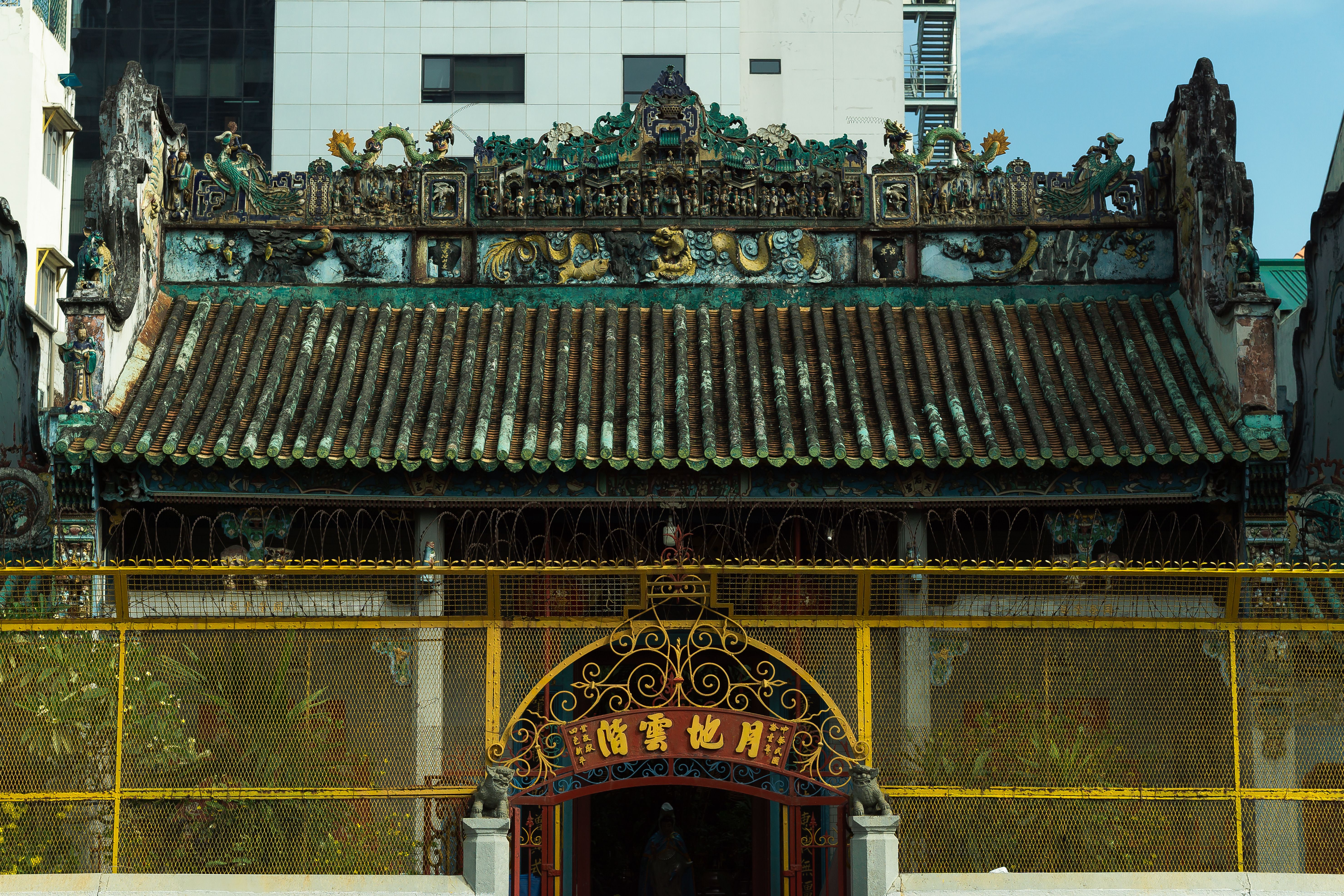 Historic Chinese Temple Facade with Intricate Details · Free Stock Photo