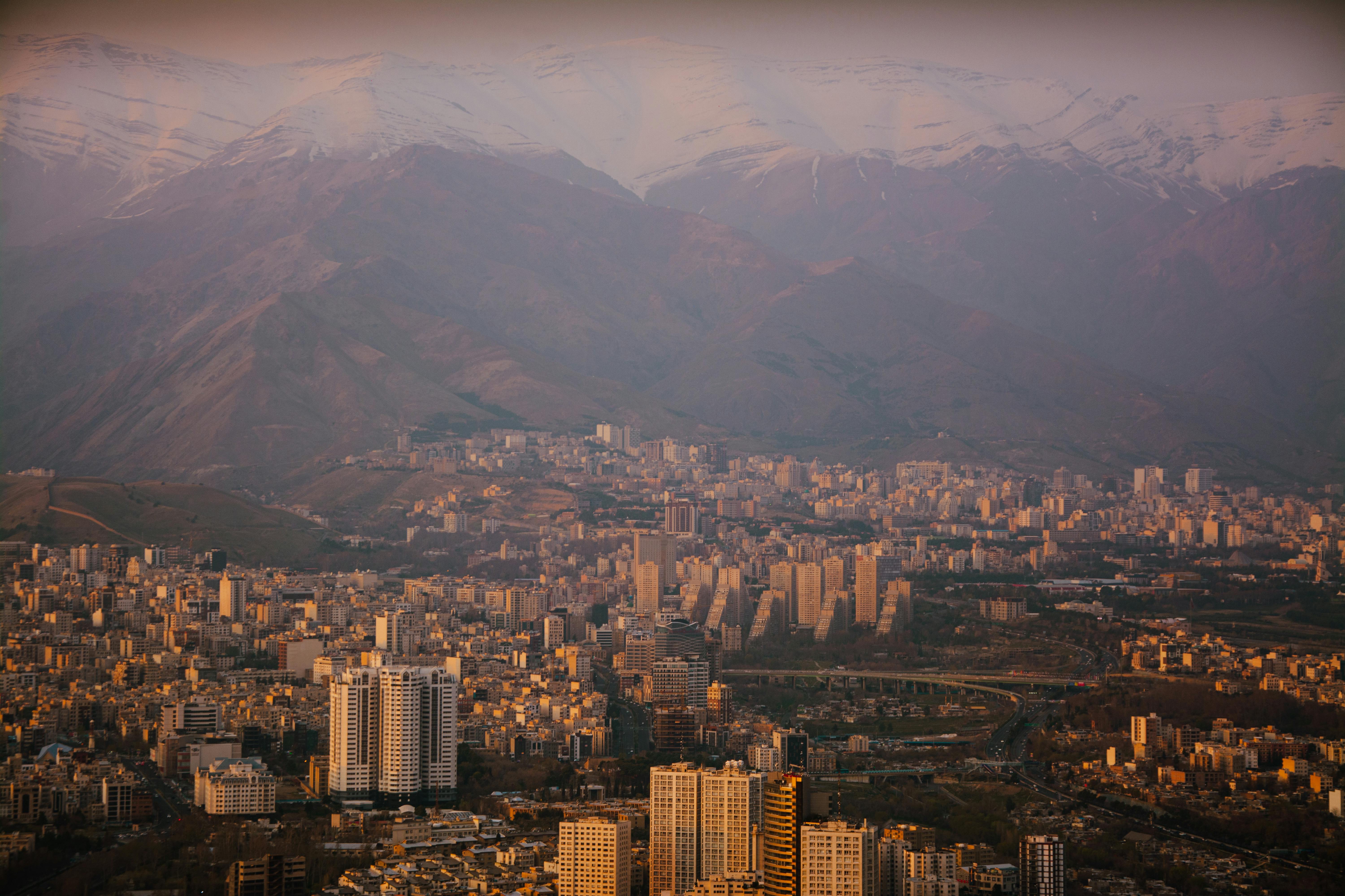 Tehran Cityscape at Twilight with Alborz Mountains · Free Stock Photo