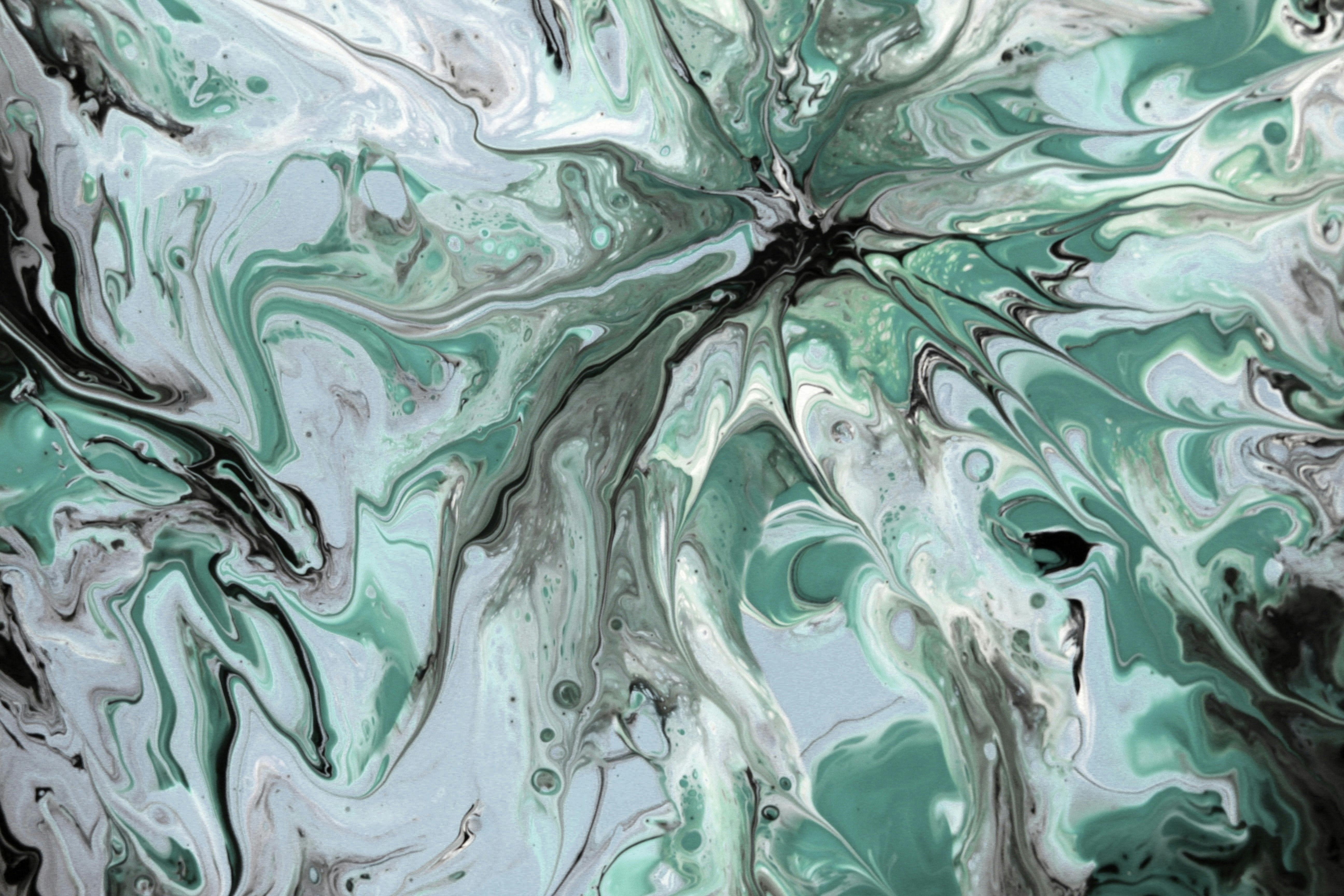 Abstract Fluid Art in Green and Black Tones · Free Stock Photo