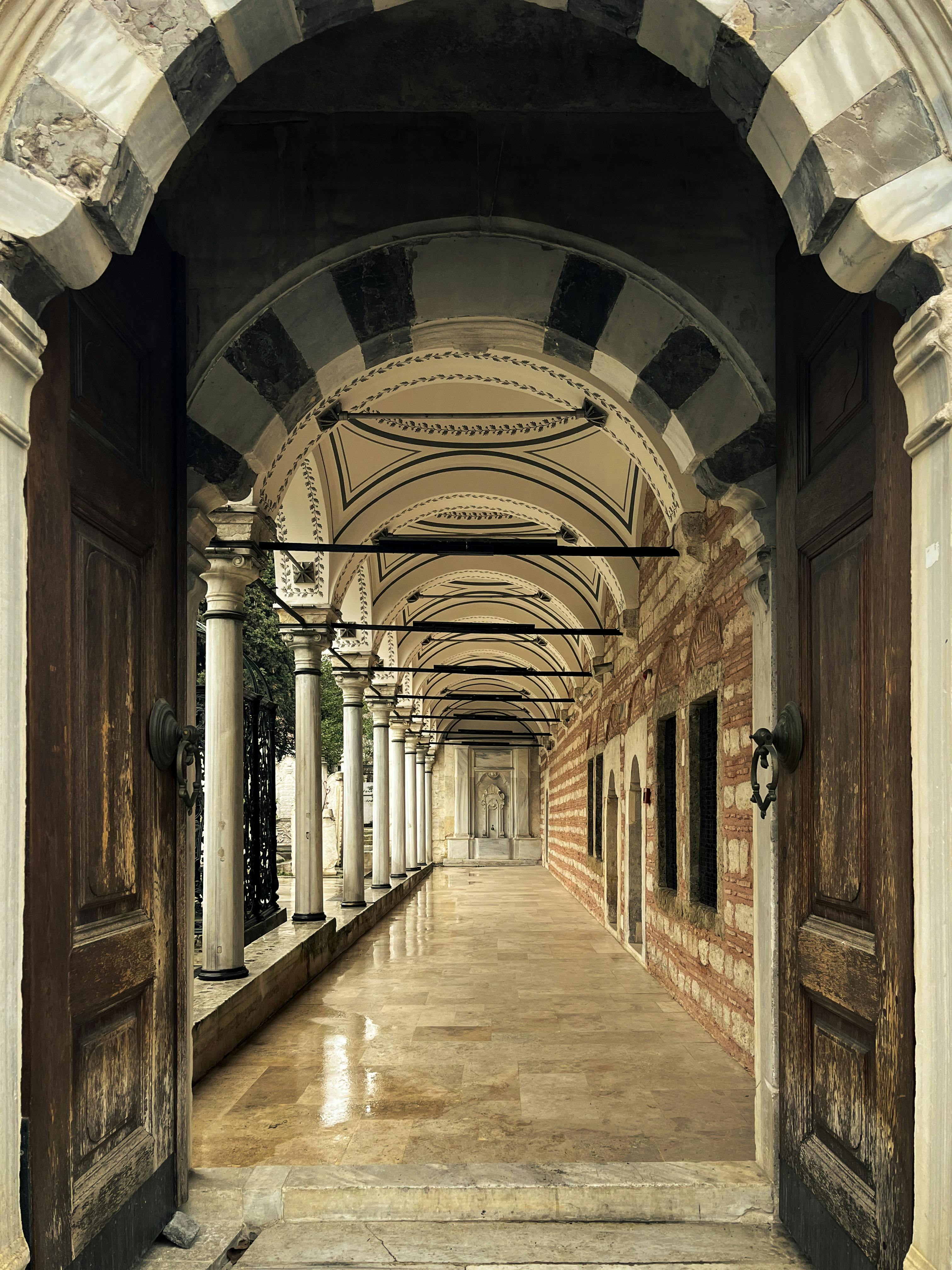 Ornate Architectural Corridor in İstanbul, Türkiye · Free Stock Photo