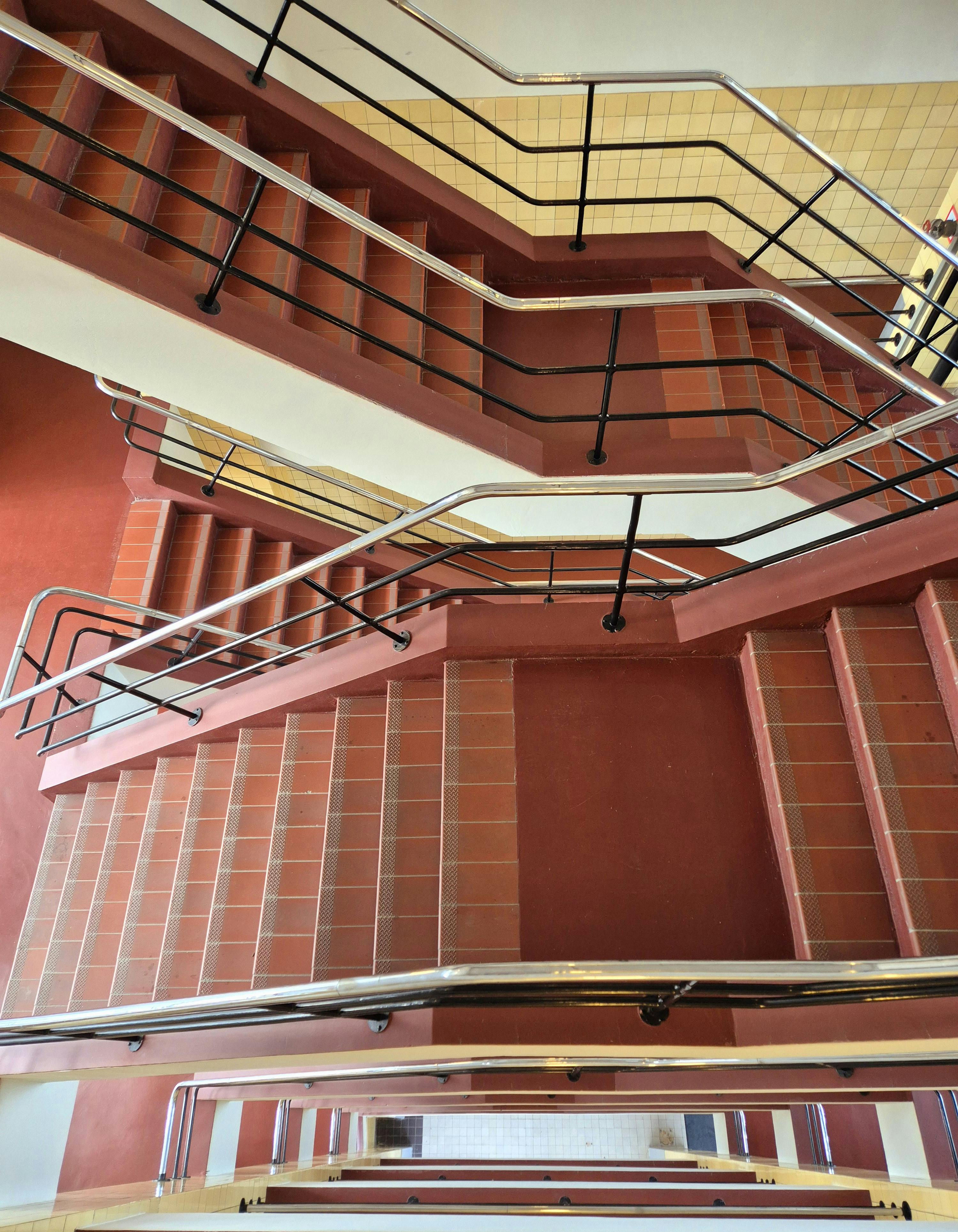 Abstract Geometric Staircase Design in Building · Free Stock Photo