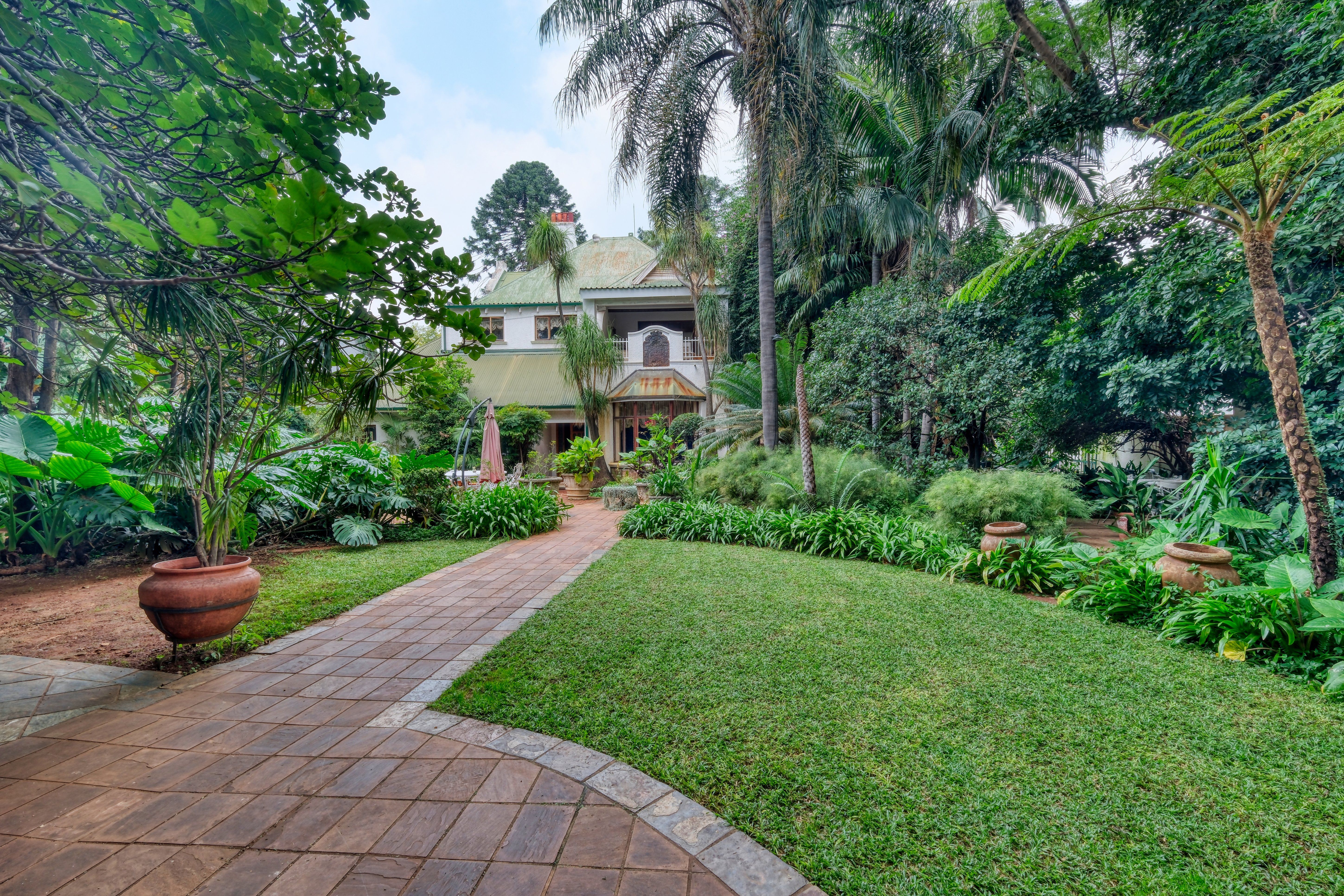 Spacious Garden Photos, Download The BEST Free Spacious Garden Stock ...