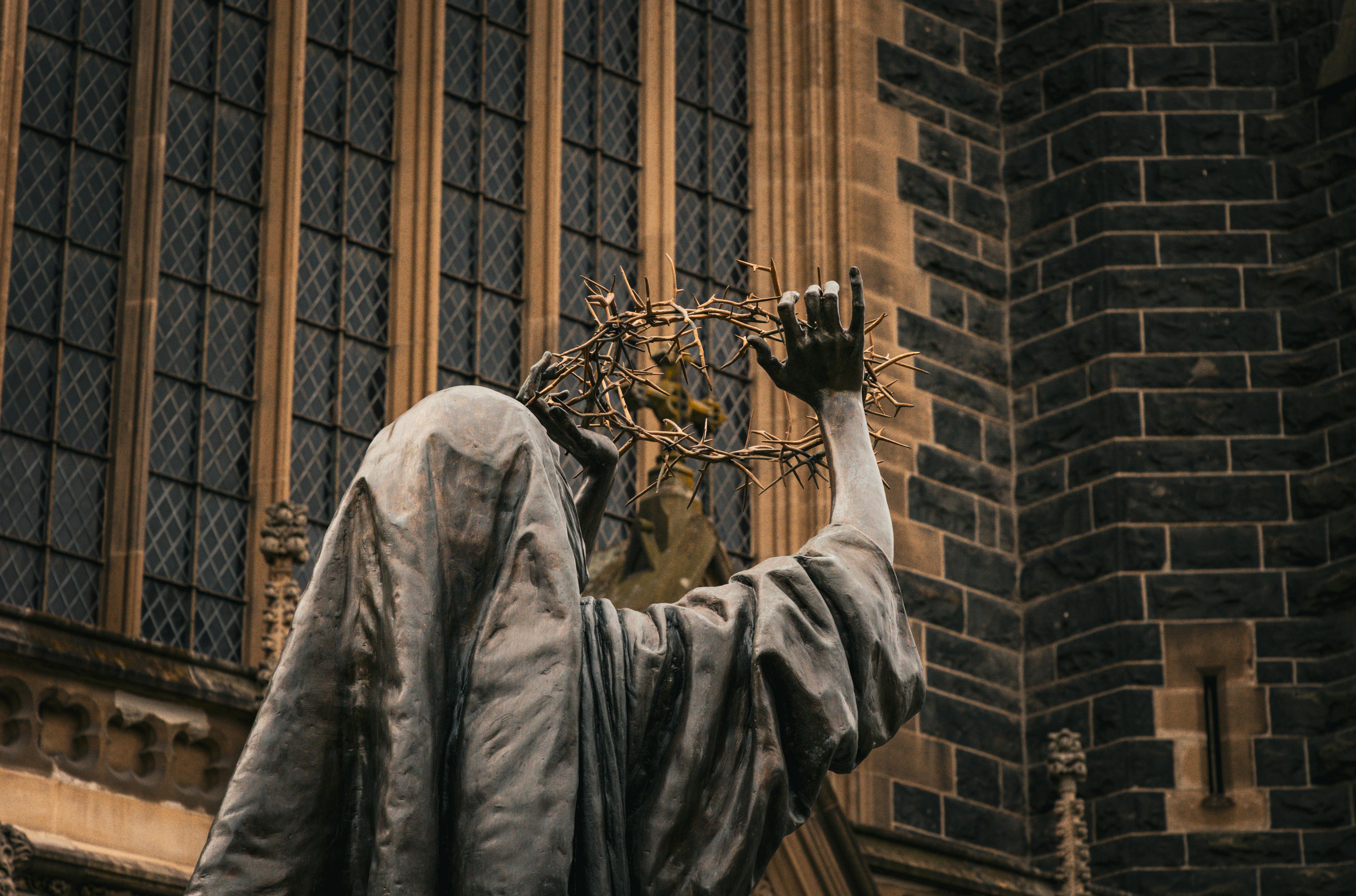 Dramatic Statue with Thorn Crown in Melbourne Church · Free Stock Photo