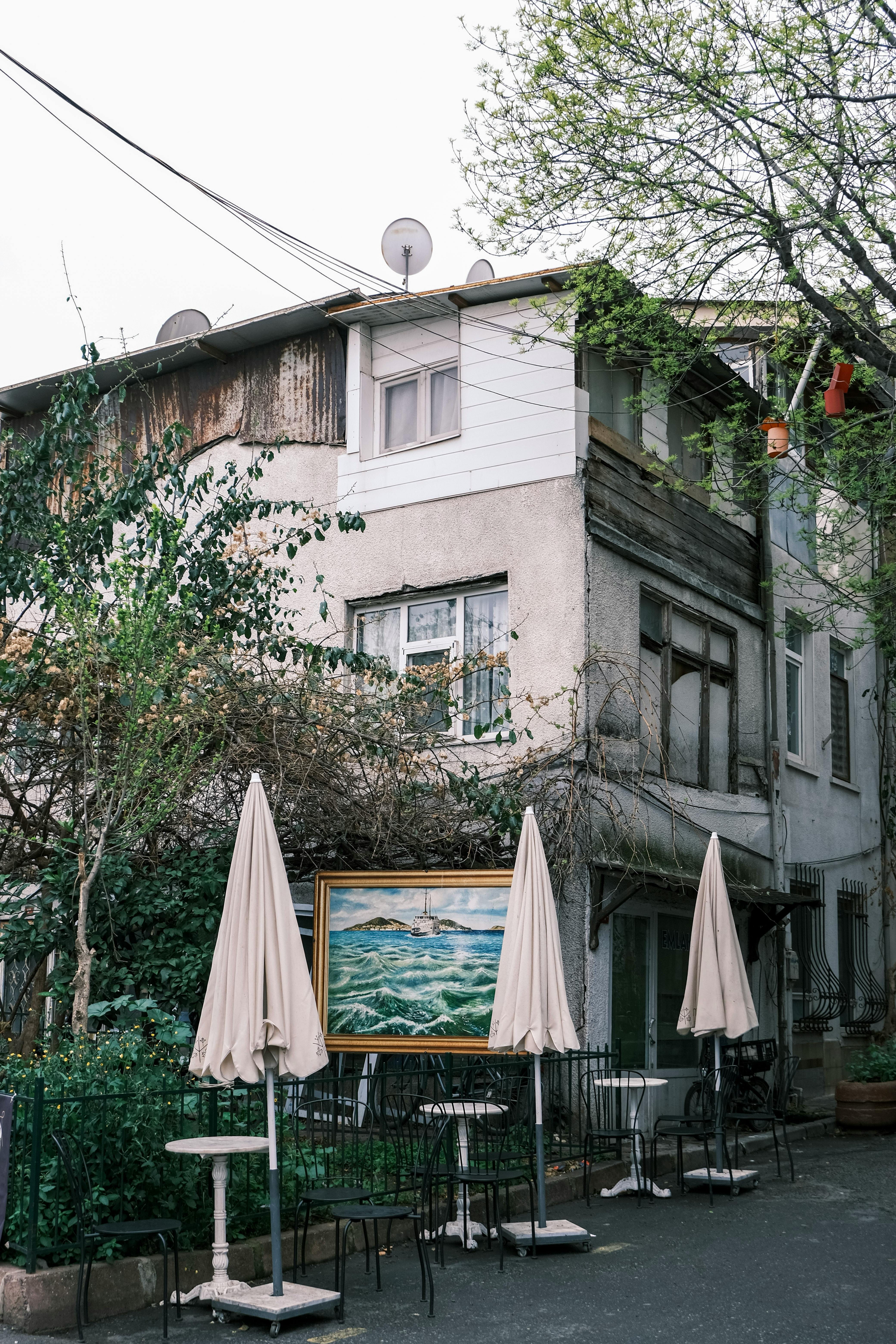 Charming Rustic Outdoor Cafe with Artwork Display · Free Stock Photo