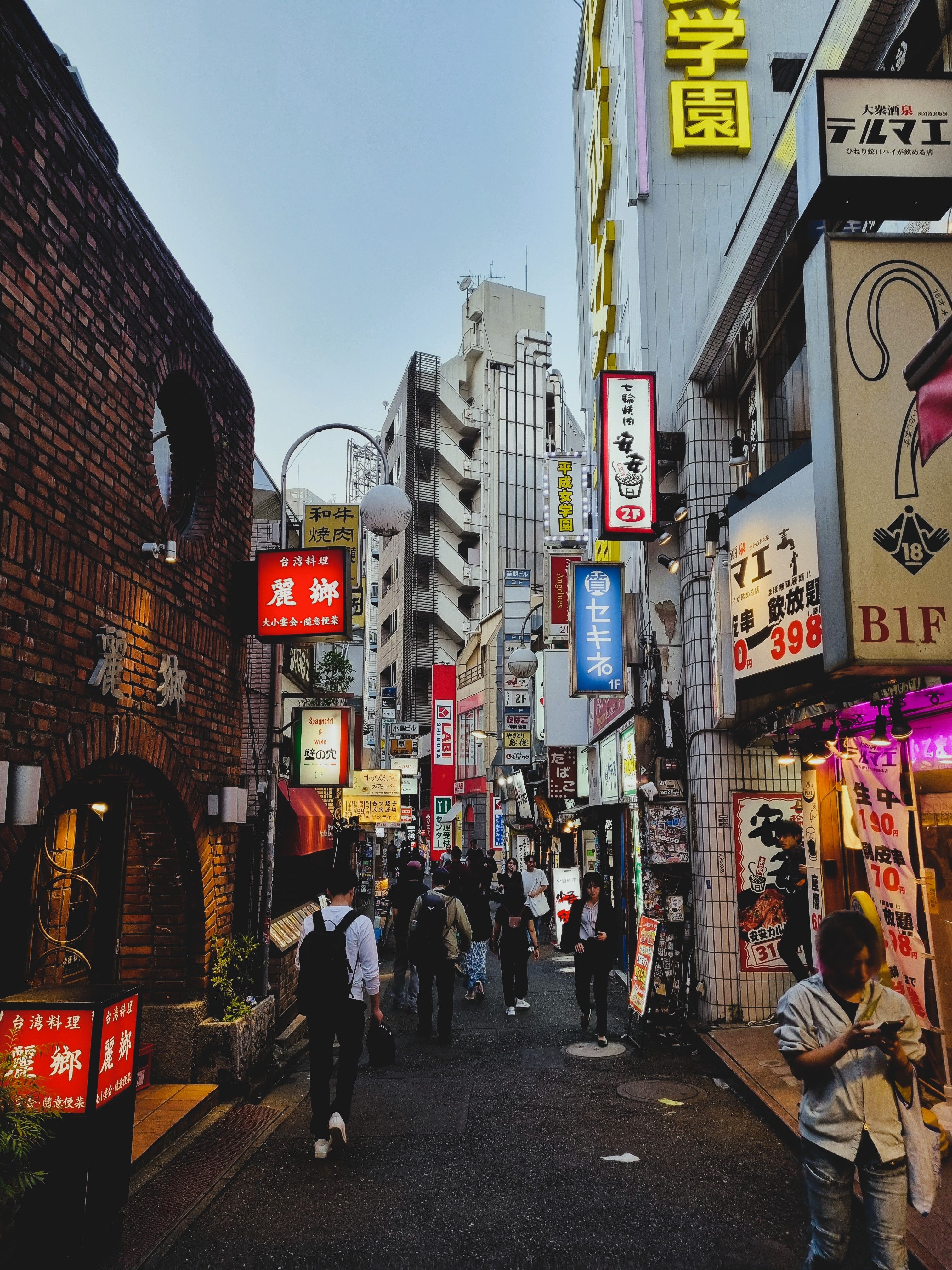 Vibrant Tokyo Street at Dusk · Free Stock Photo