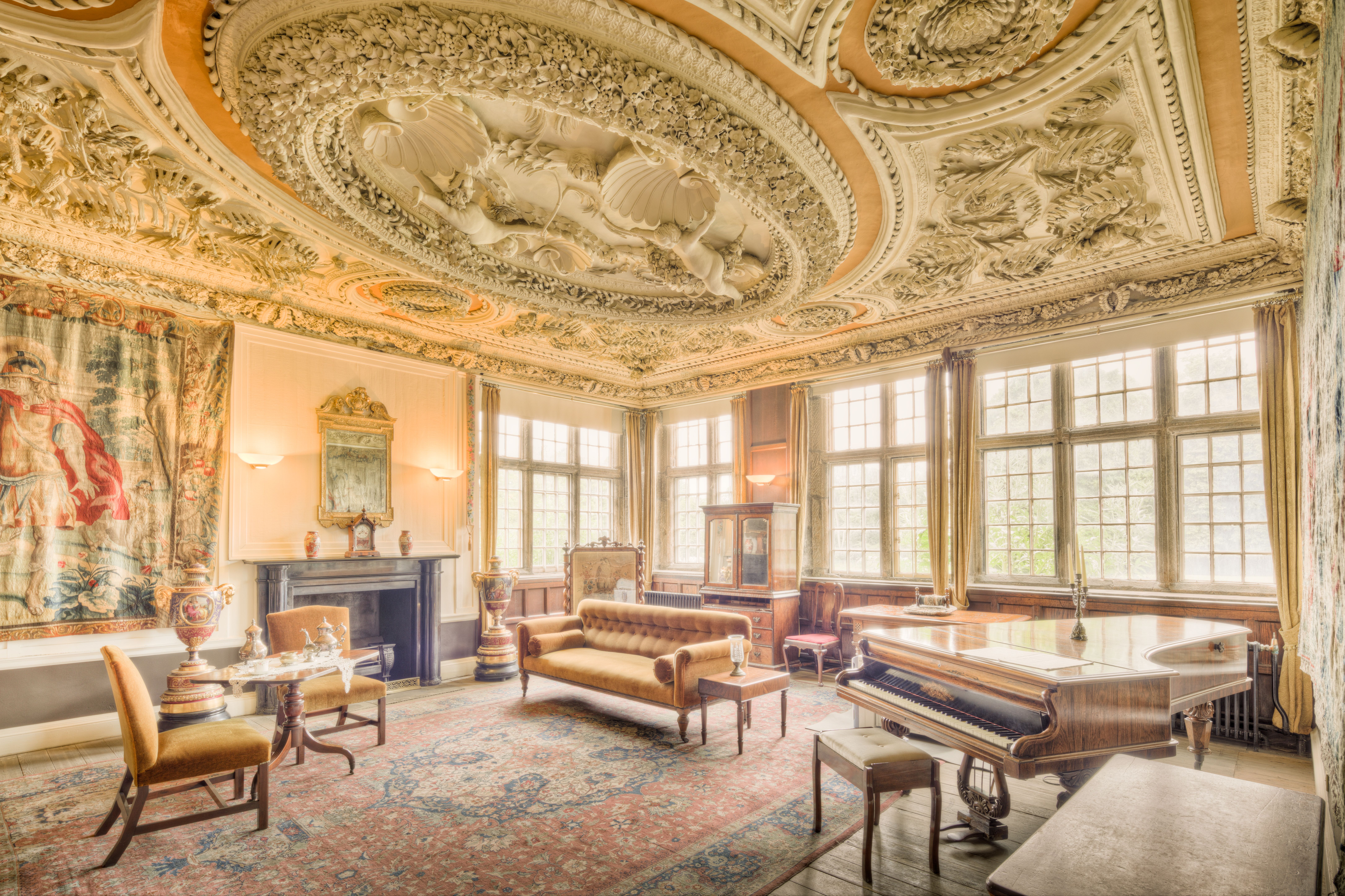 Elegant Regency Drawing Room with Ornate Ceiling · Free Stock Photo