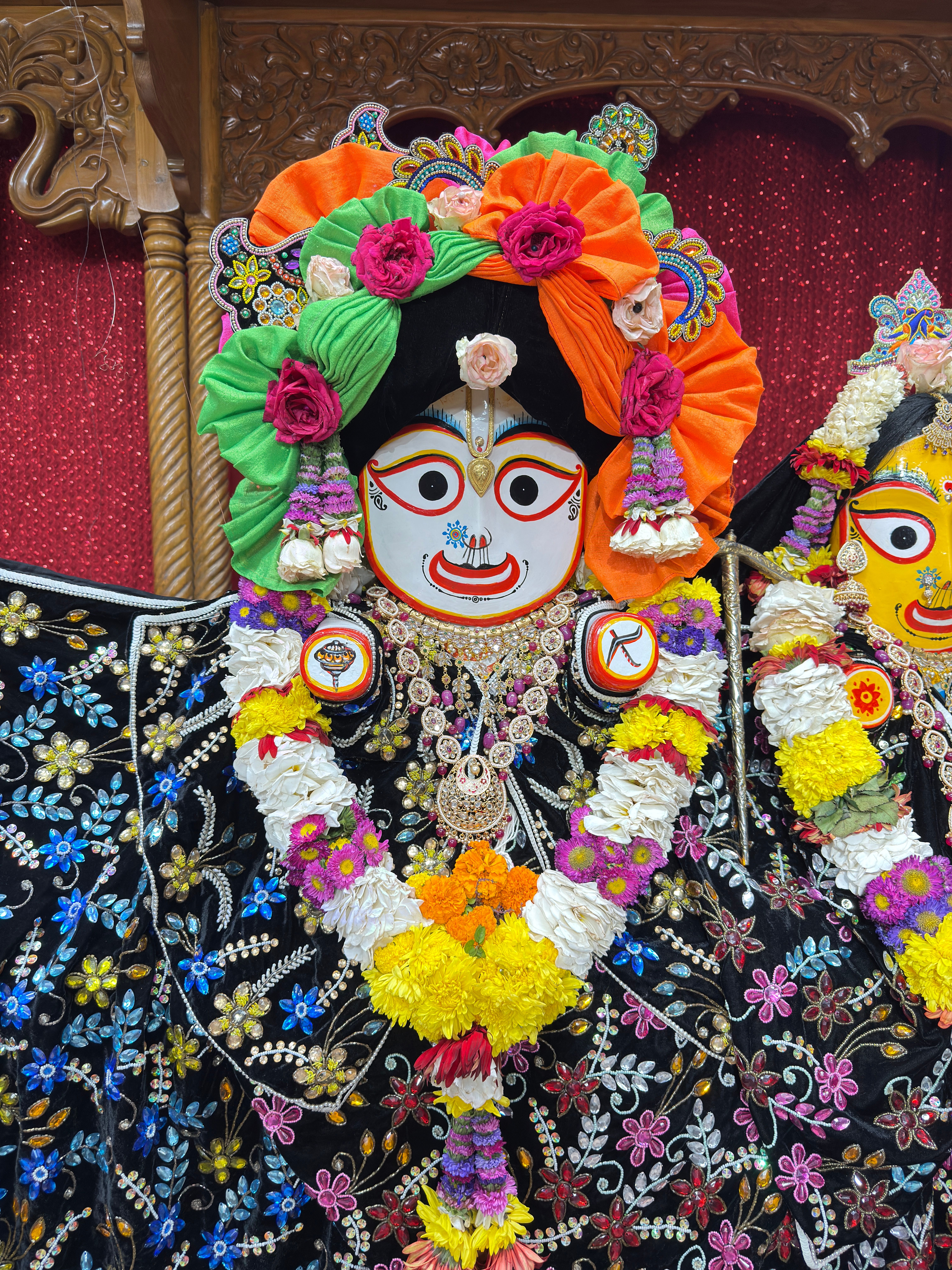 Dekorasi Dewa Tradisional India Yang Cerah · Foto Stok Gratis