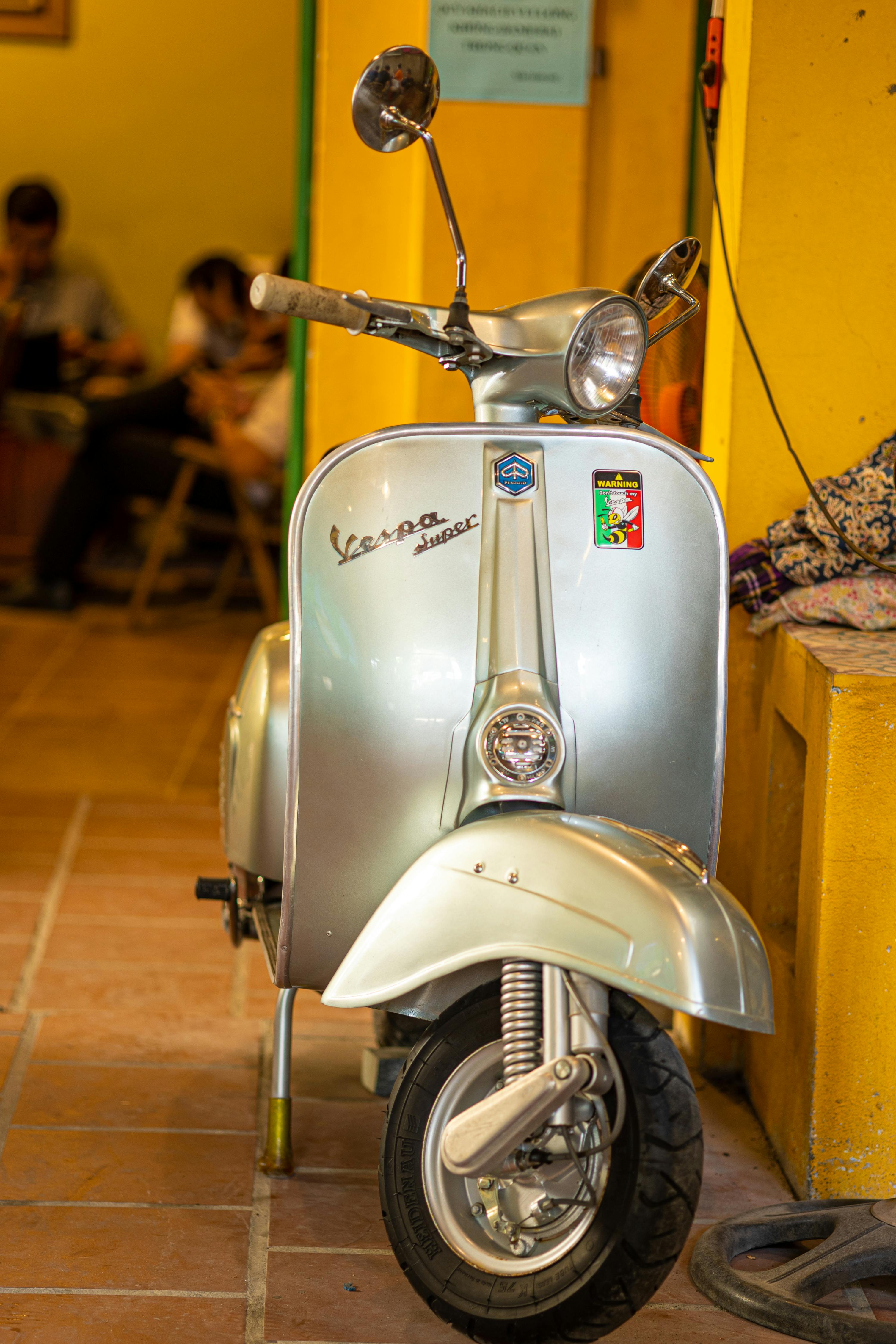 Cafe And Vespa Photos, Download The BEST Free Cafe And Vespa Stock ...