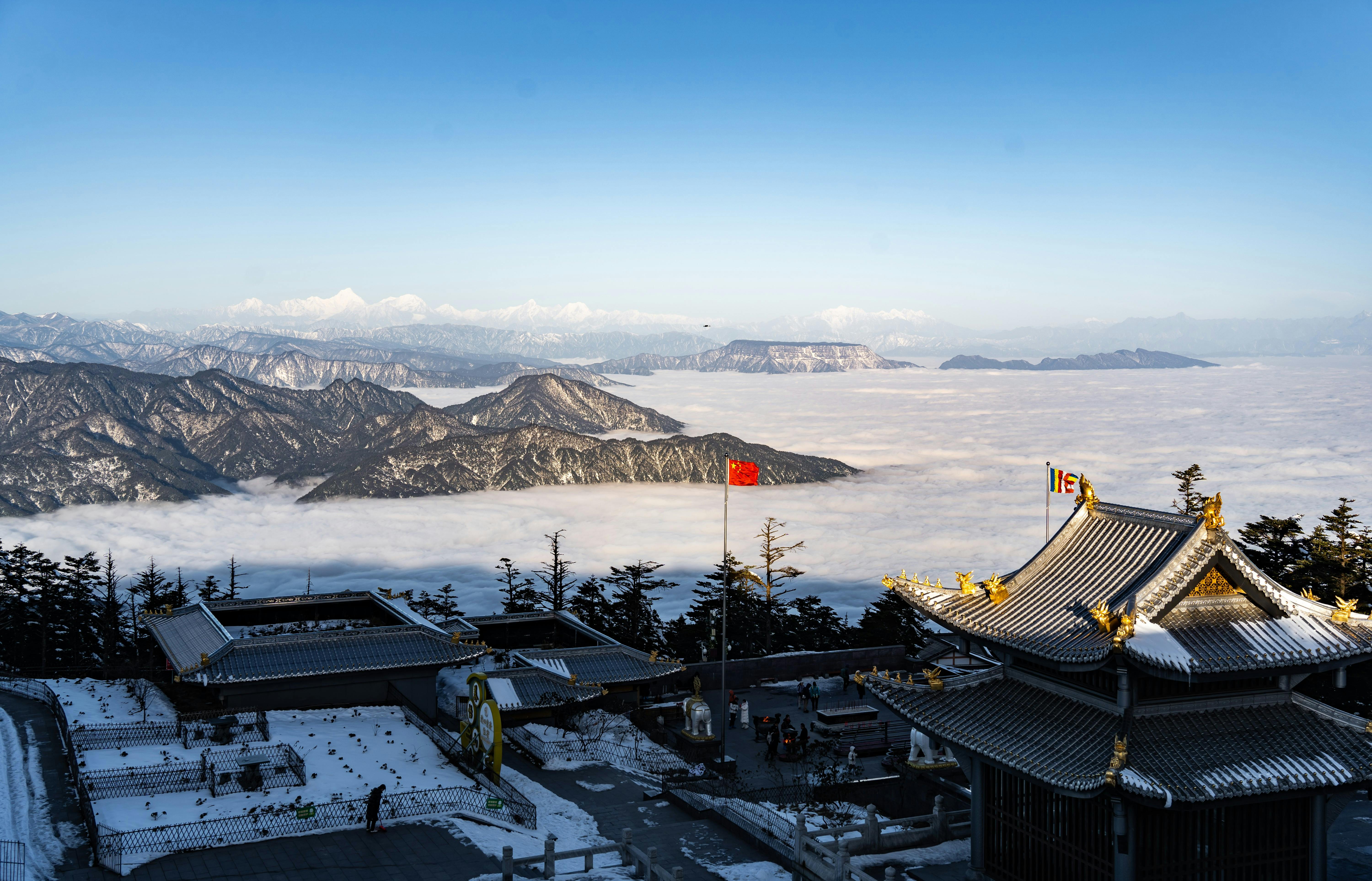 Leshan Scenic Mountain View with Temple Rooftop · Free Stock Photo
