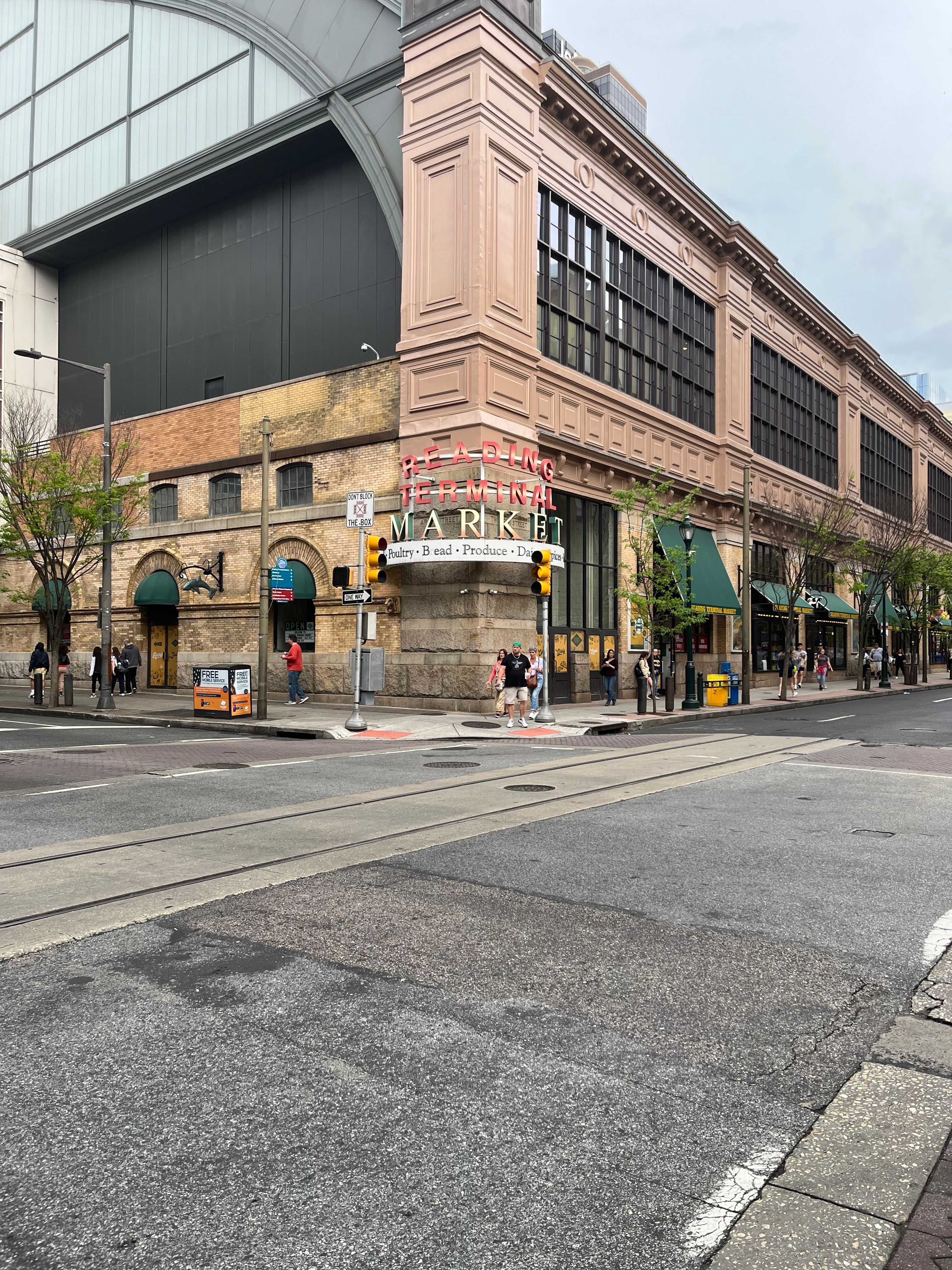 Street View of Reading Terminal Market in Philadelphia · Free Stock Photo
