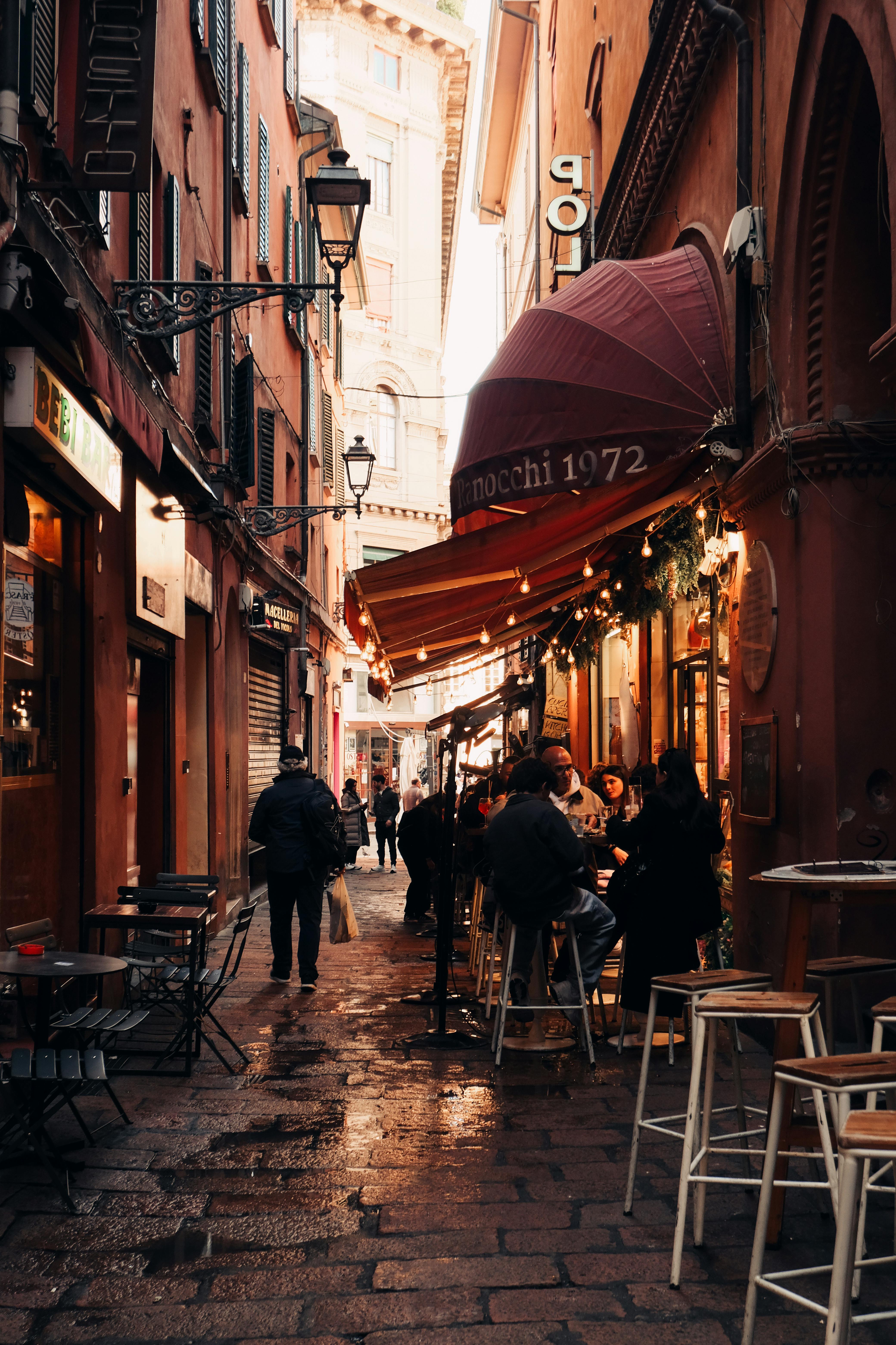 Charming Street Cafe Scene in Bologna, Italy · Free Stock Photo