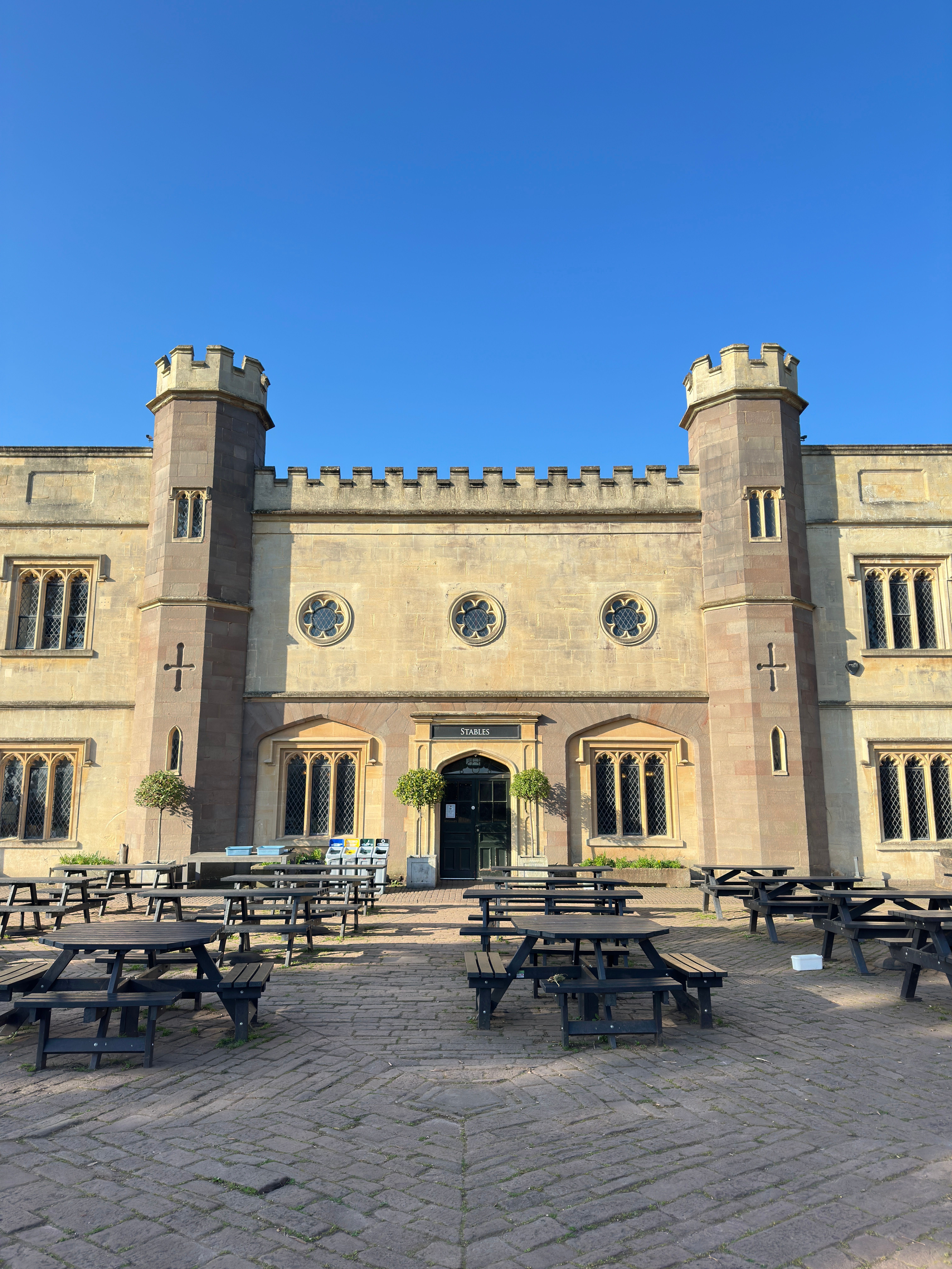 Historic Stone Building with Courtyard Seating · Free Stock Photo