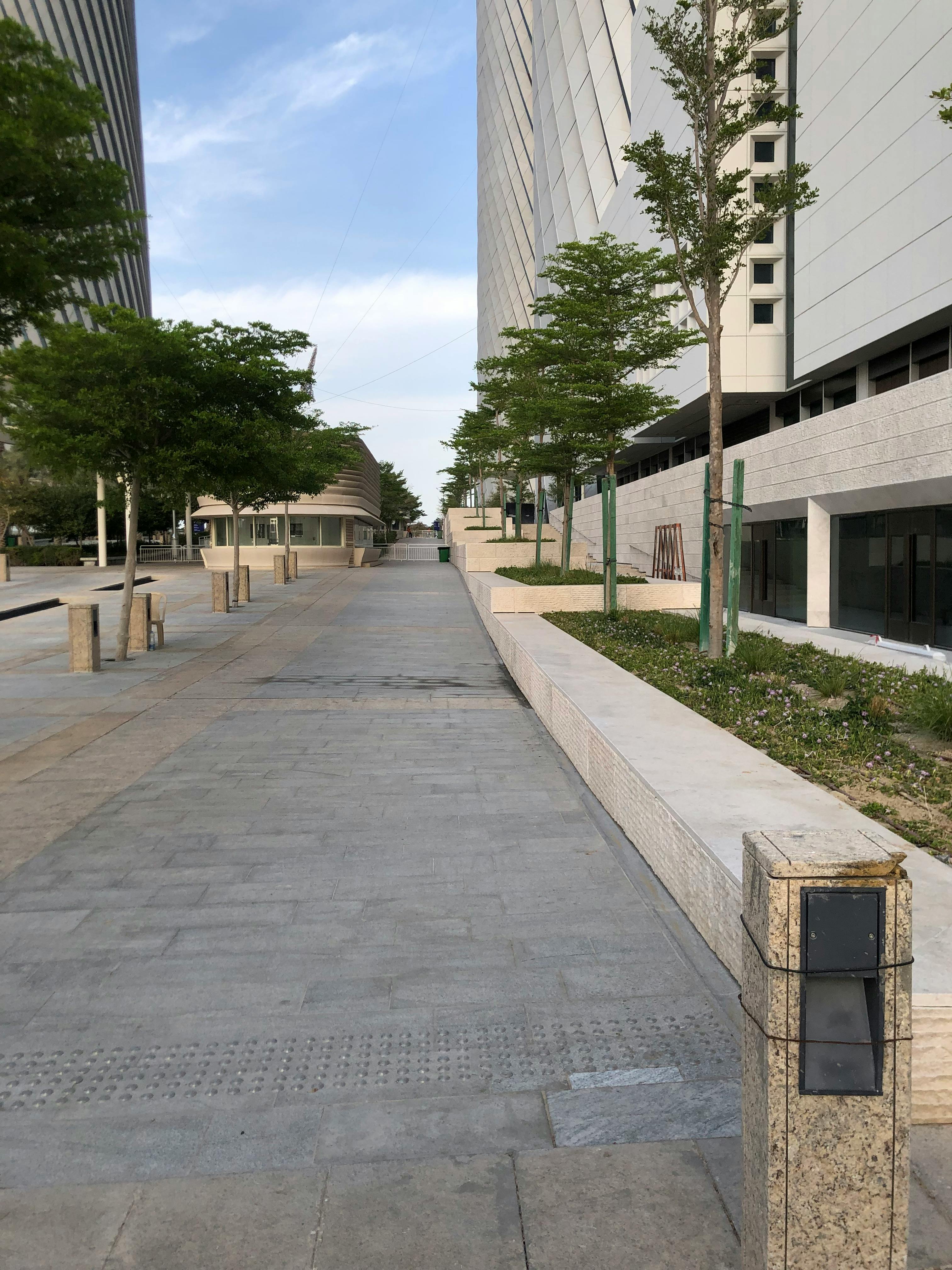 Modern Urban Walkway in Doha, Qatar · Free Stock Photo