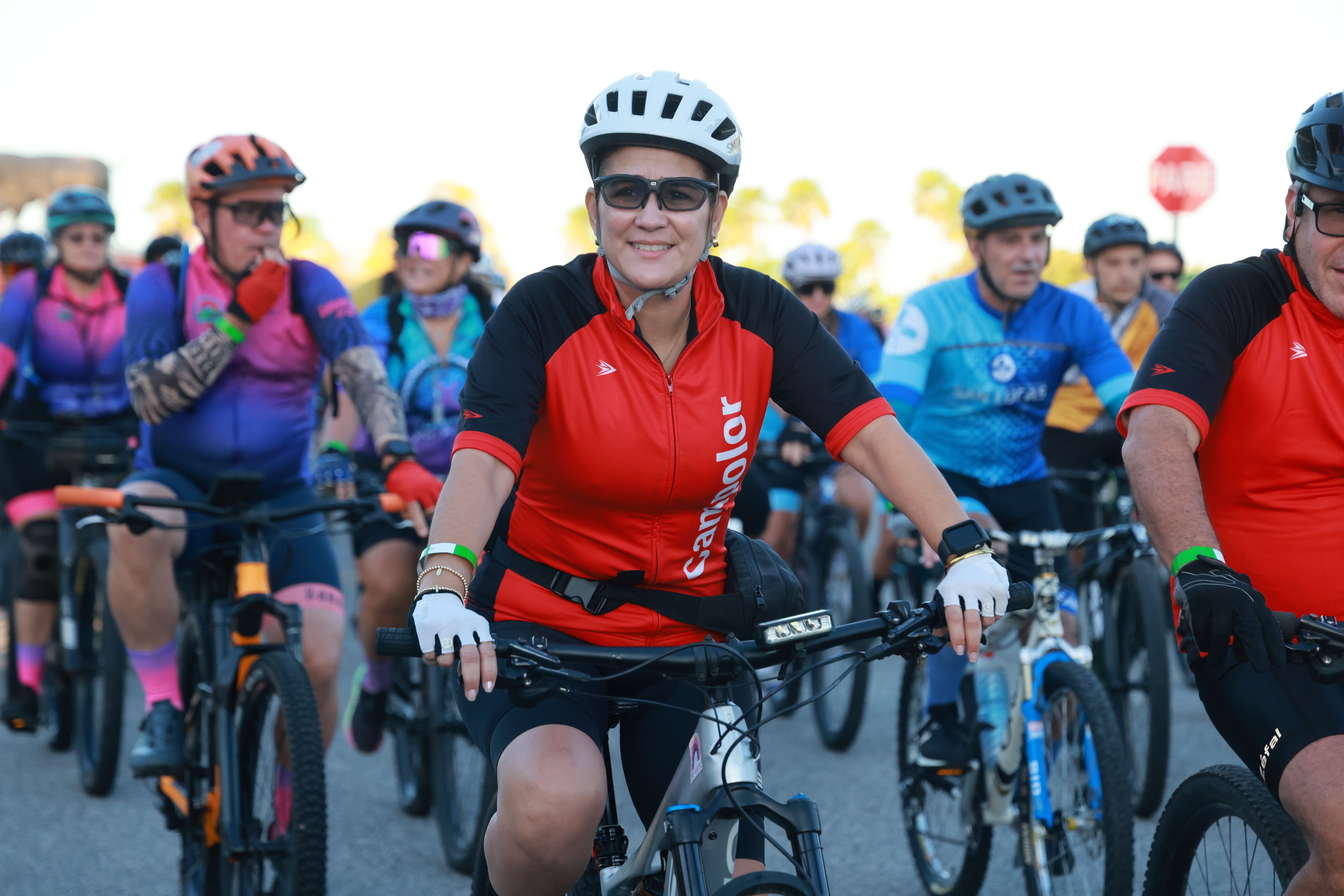 Group Cycling Event with Enthusiastic Riders · Free Stock Photo