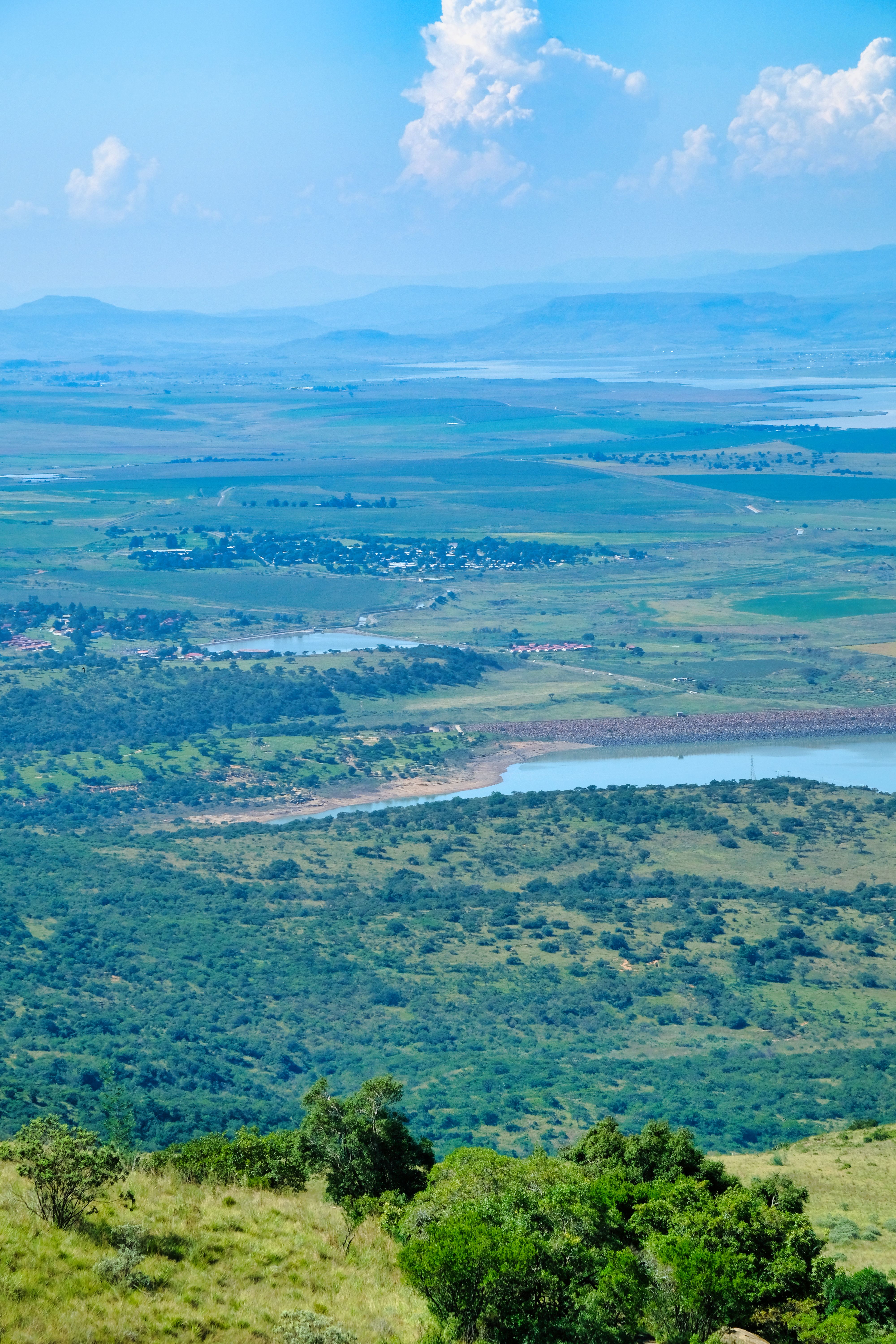 Expansive Green Valley with Scenic View · Free Stock Photo